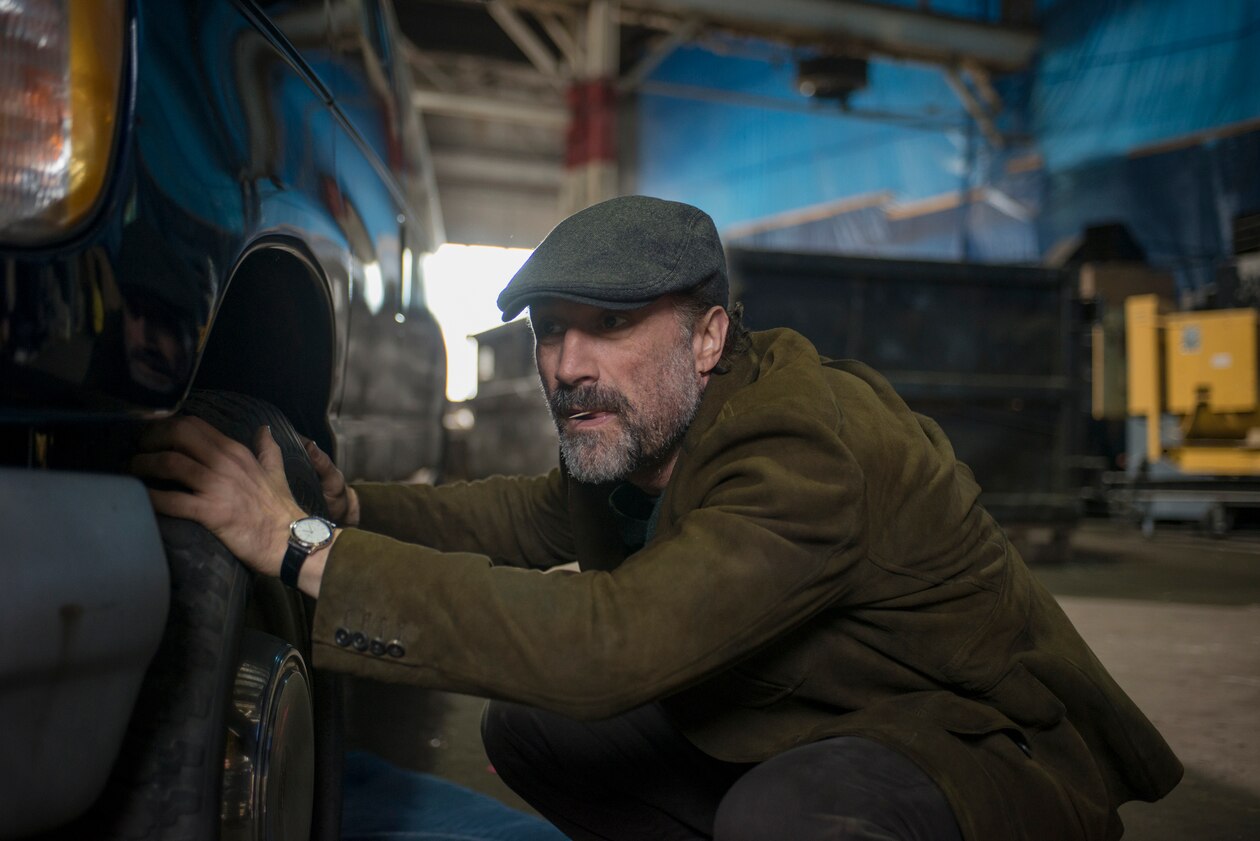 null: Chin Check Photo: 1509696 - NBC.com