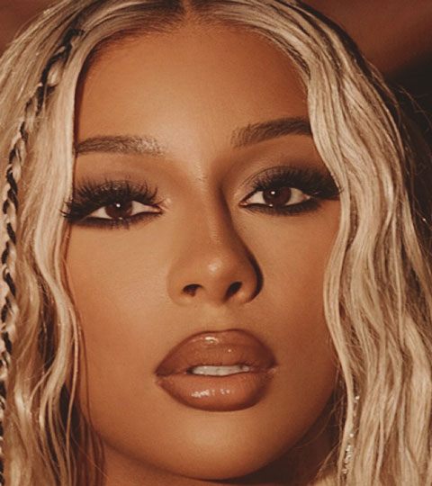 Victoria Monét on null