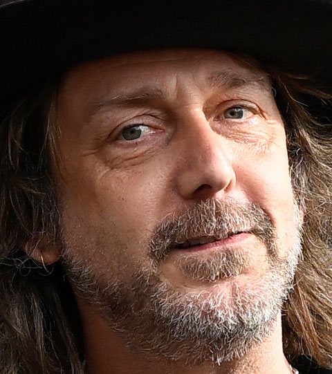 Chris Robinson of The Black Crowes on The Tonight Show Starring Jimmy ...