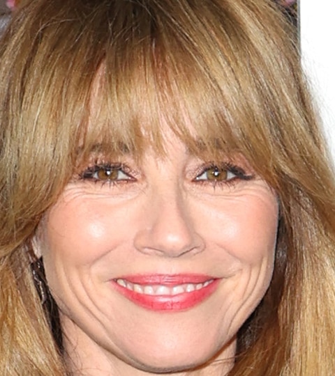 Linda Cardellini on null