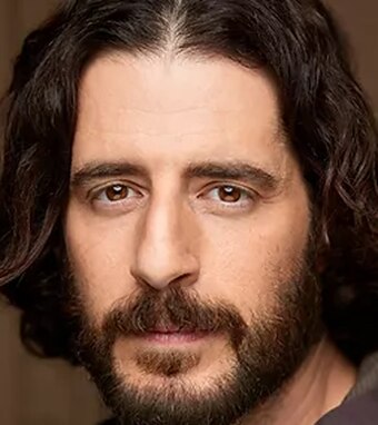 Jonathan Roumie on null