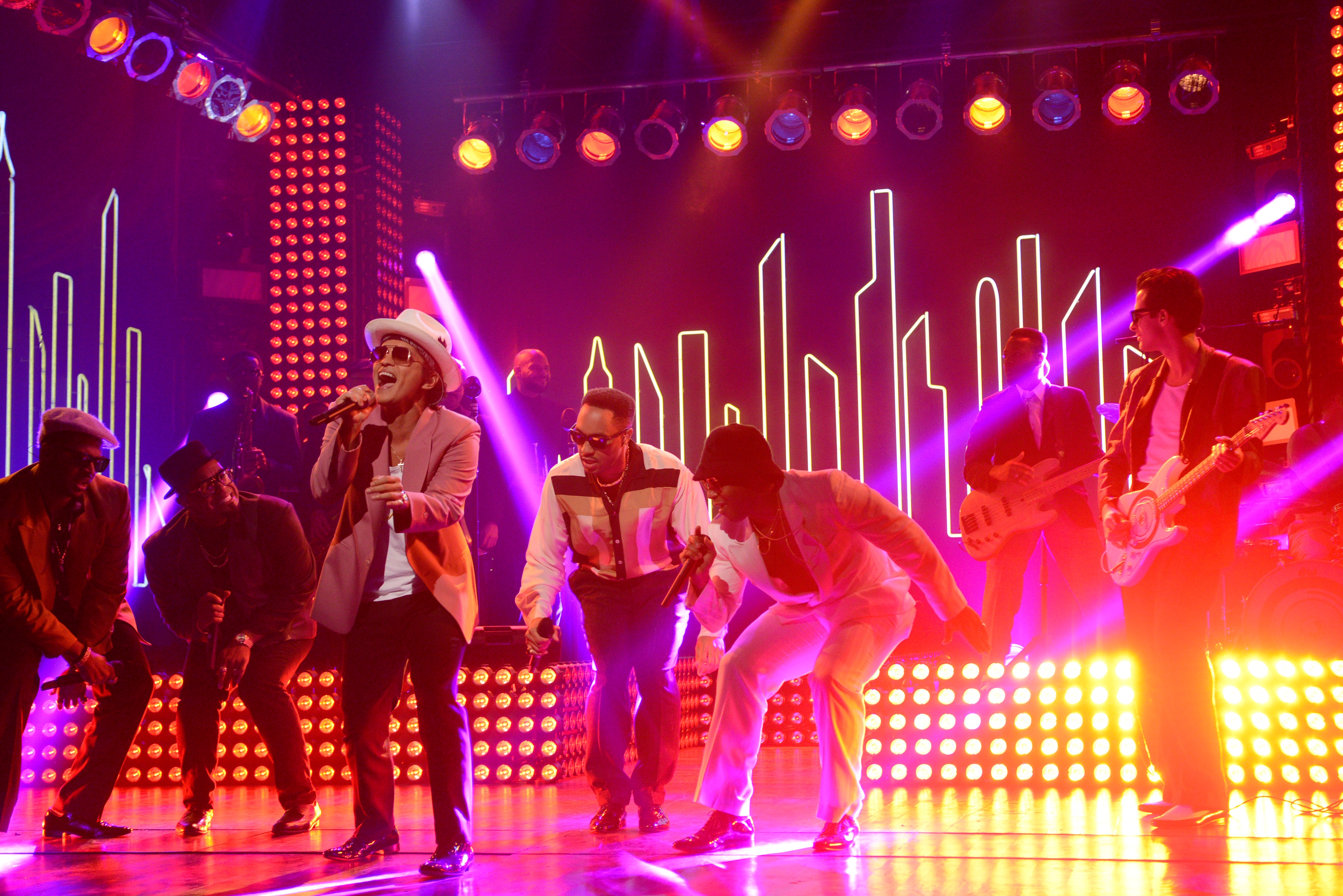 null: From the Set: Cameron Diaz, Mark Ronson and Bruno Mars Photo ...