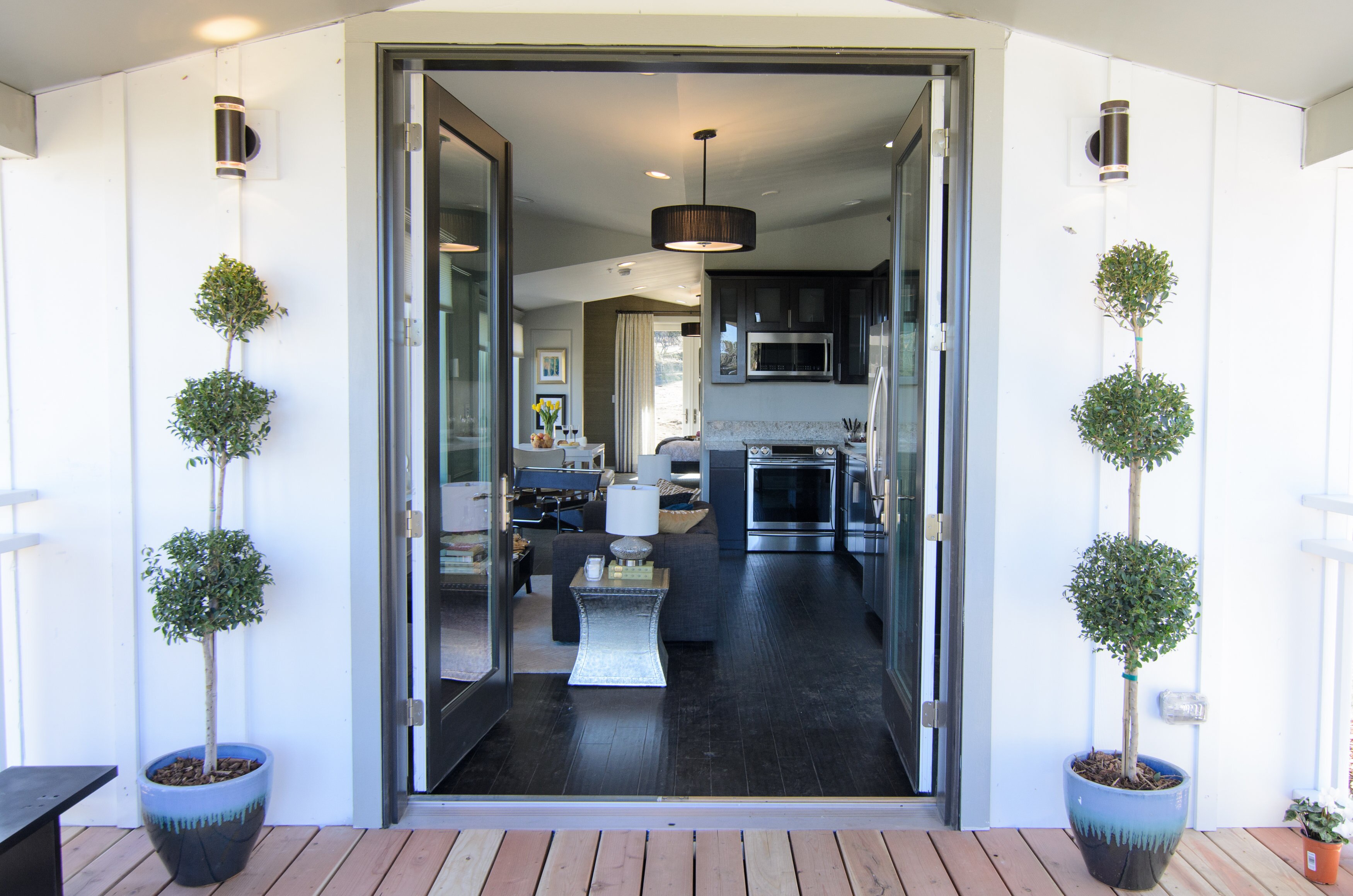 null: Modular Makeovers: Jay and Nina Photo: 1681266 - NBC.com