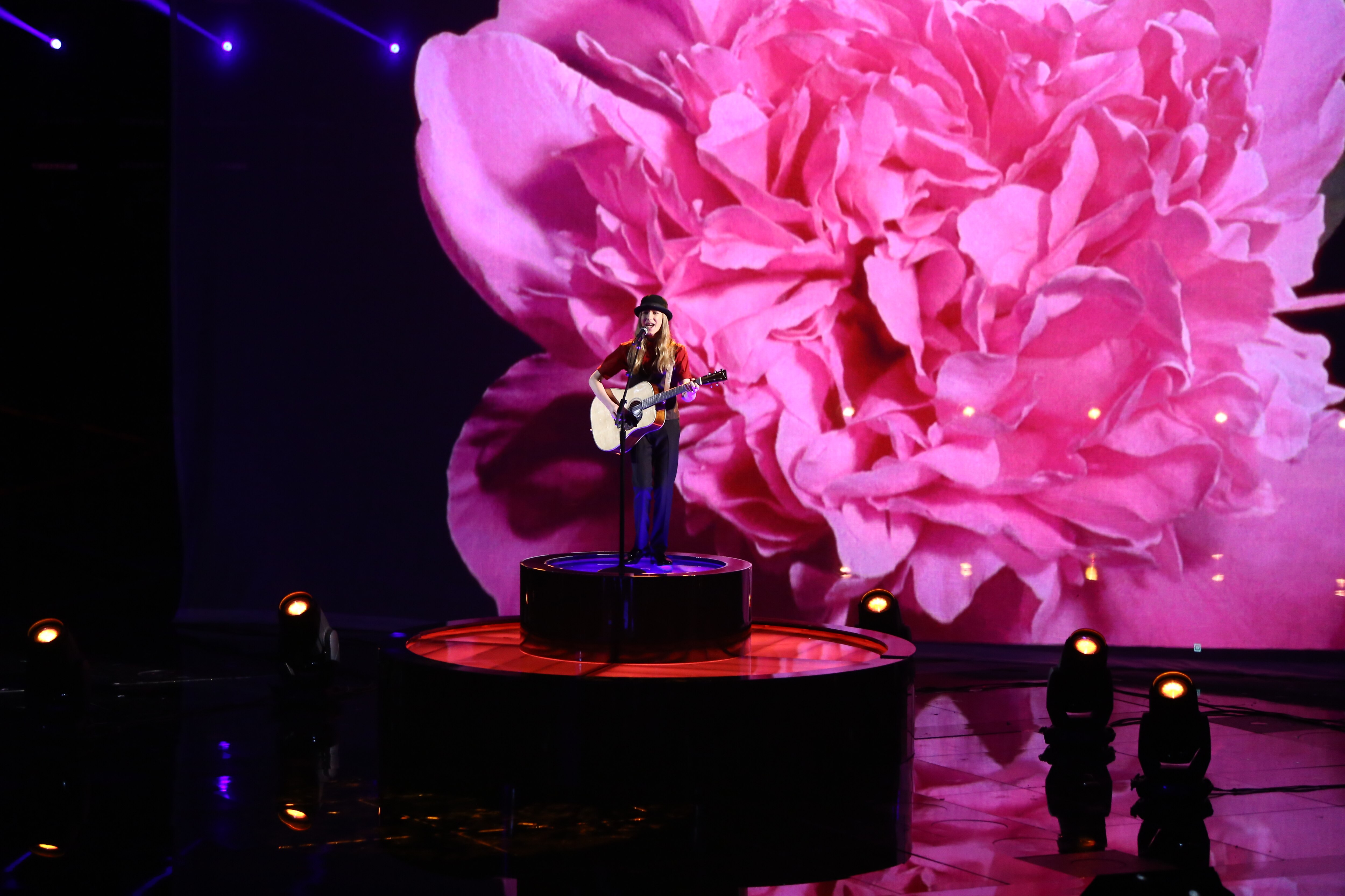 null: Behind the Scenes: Live Finals Performances Photo: 2359631 - NBC.com