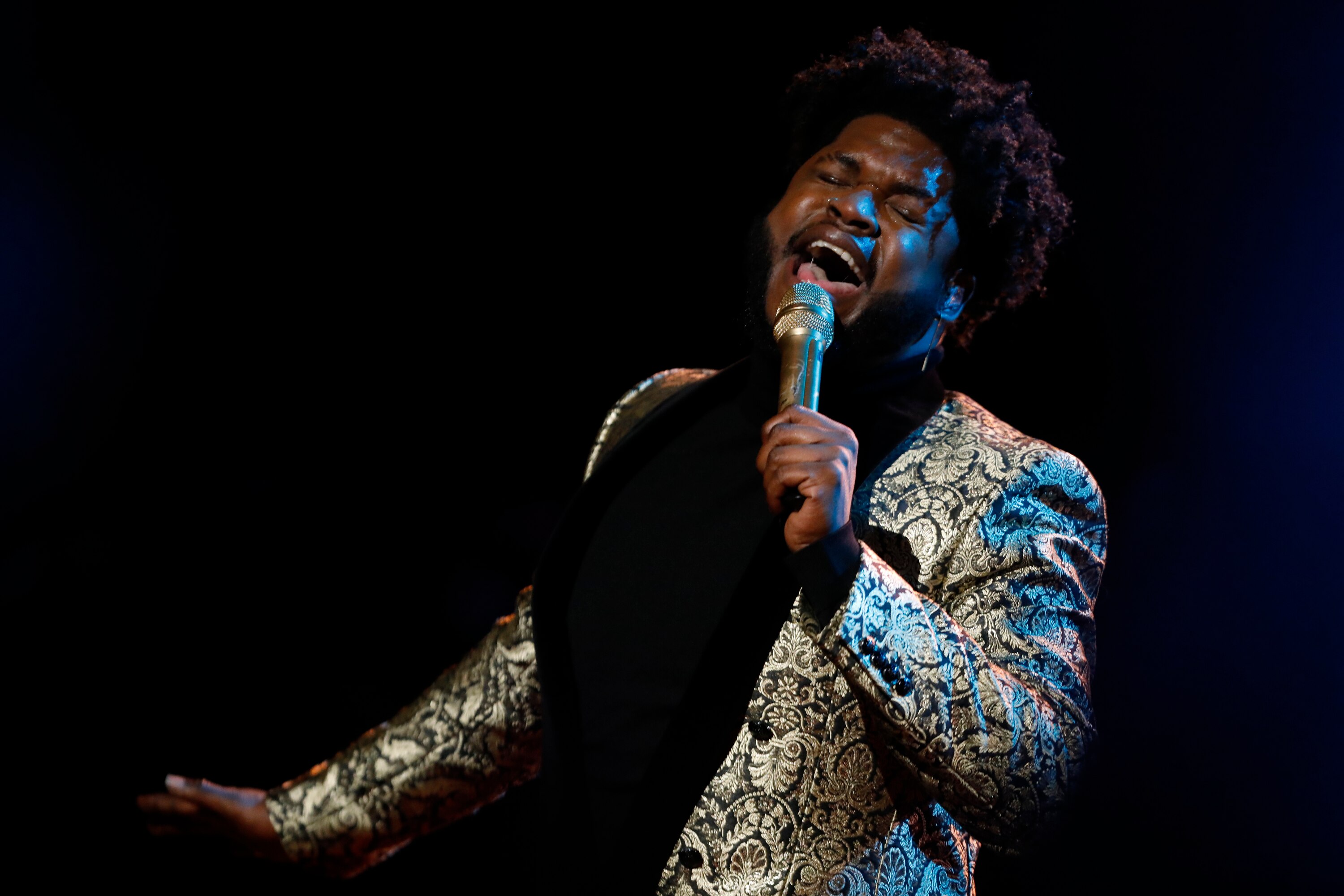 null: Live Top 10 Performances Photo: 3041090 - NBC.com