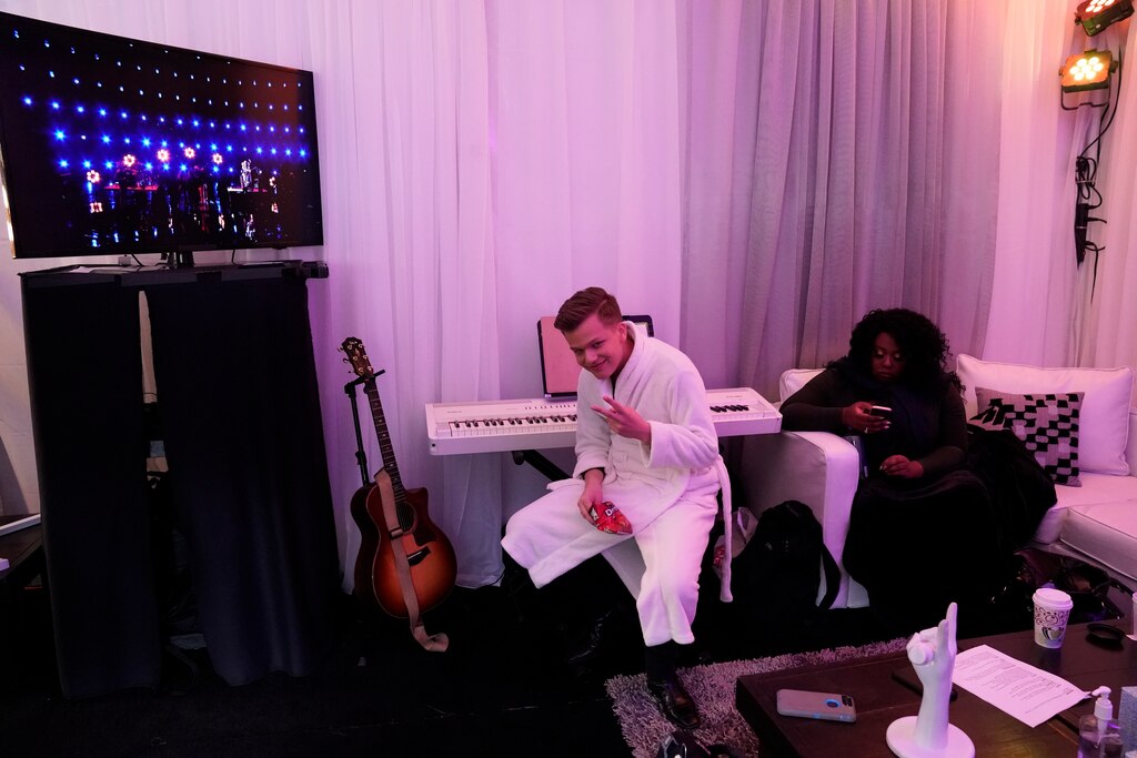 null: Behind the Scenes: Live Finale, Part 1 Photo: 3069840 - NBC.com