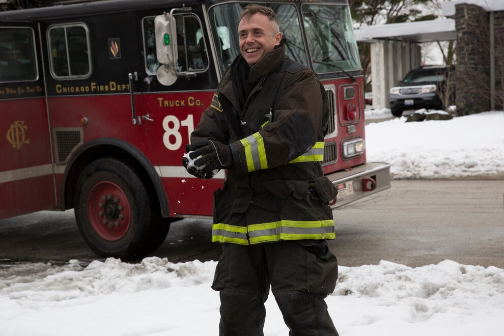 Chicago Fire: Behind the Scenes: A Coffin That Small Photo: 277556 ...