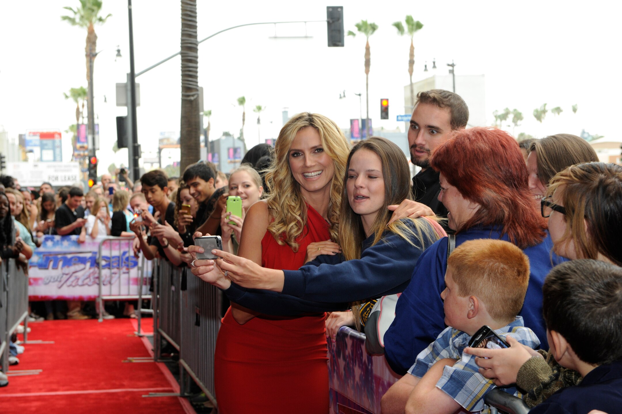 null: Behind the Scenes: Season 8 Premiere Photo: 574226 - NBC.com