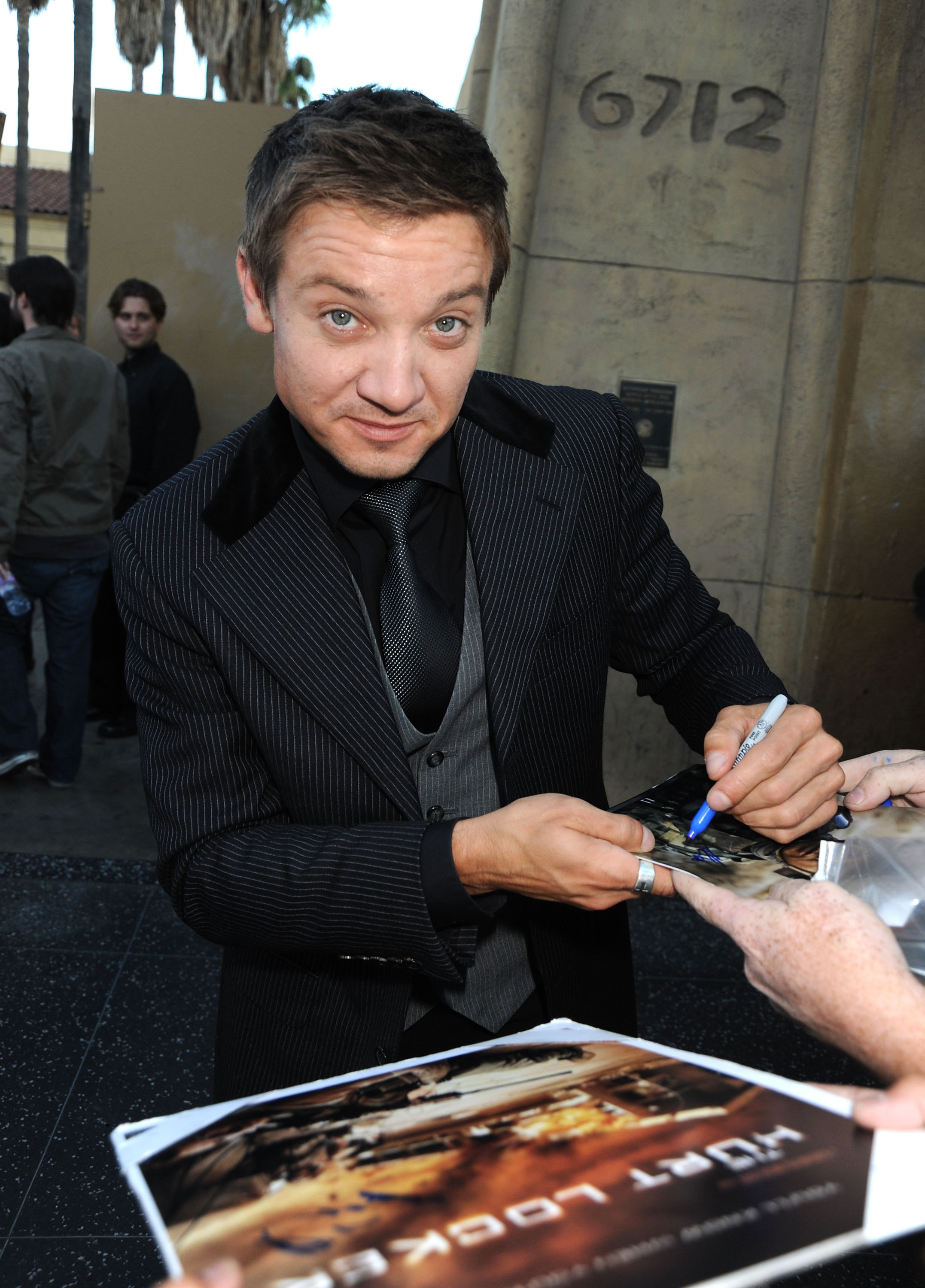 Saturday Night Live: Get to Know Jeremy Renner Photo: 123446 - NBC.com