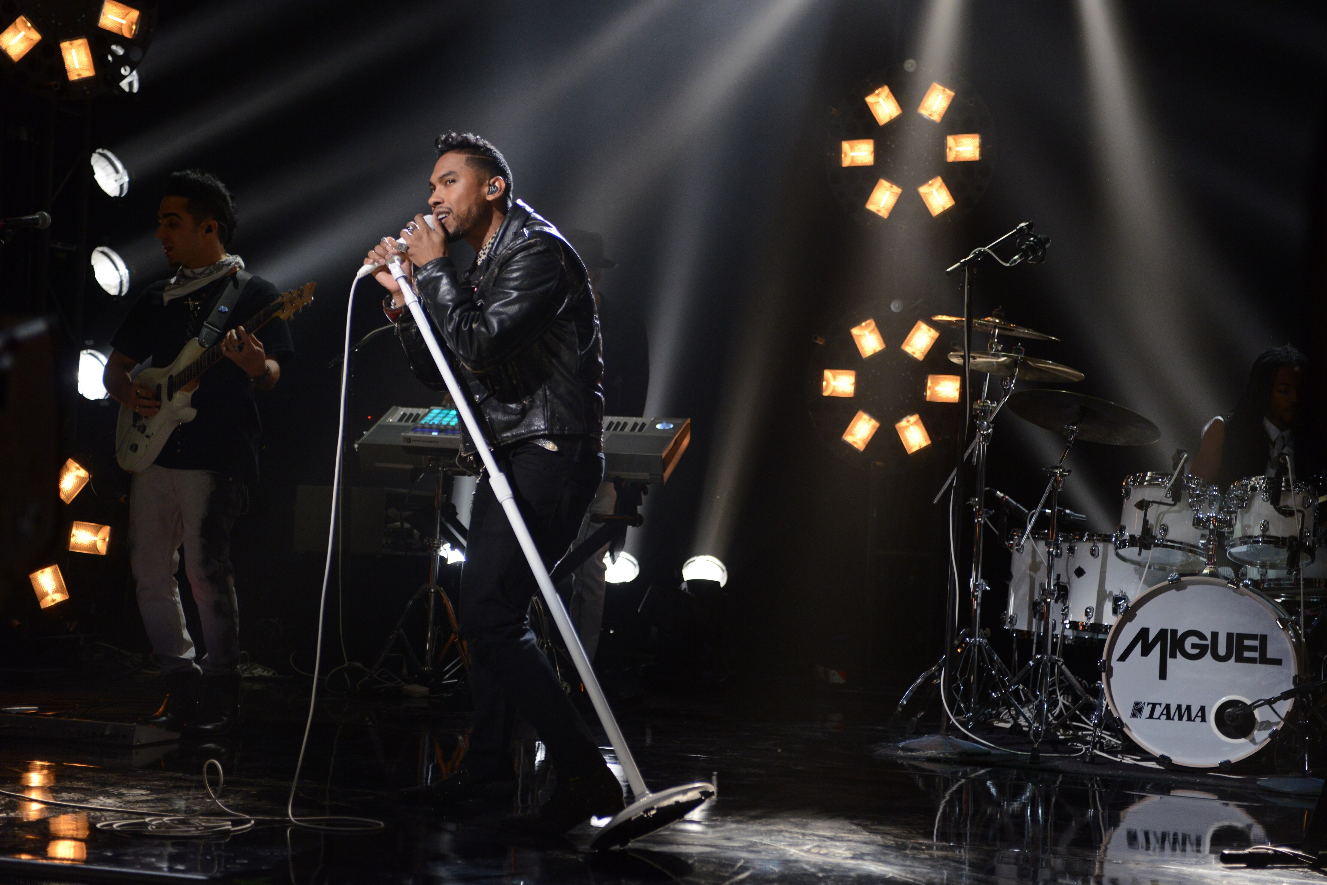 Saturday Night Live: From the Set: Vince Vaughn and Miguel Photo ...