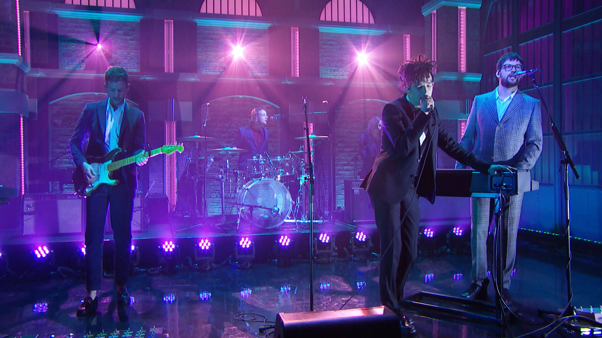 Watch Late Night with Seth Meyers Web Exclusive: The 1975: "A Change of ...