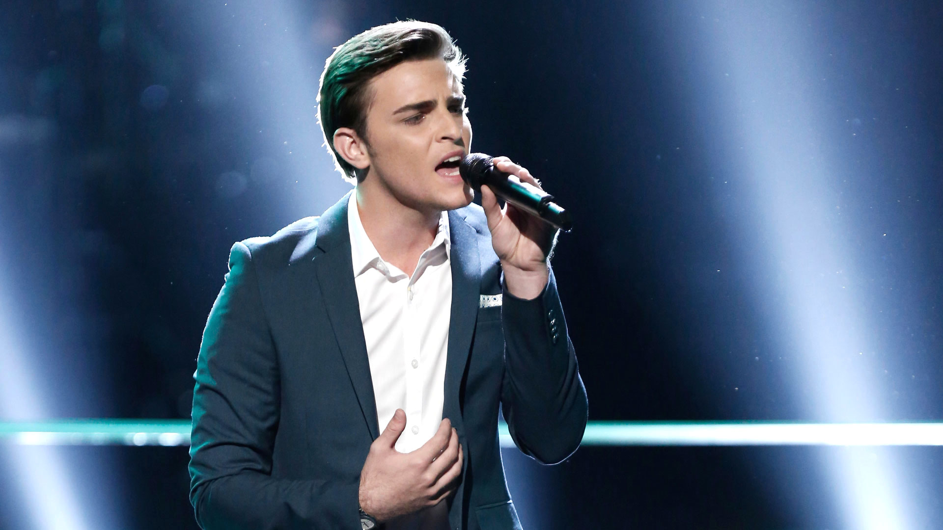 Watch The Voice Highlight: Ricky Manning: "Wrecking Ball" - NBC.com