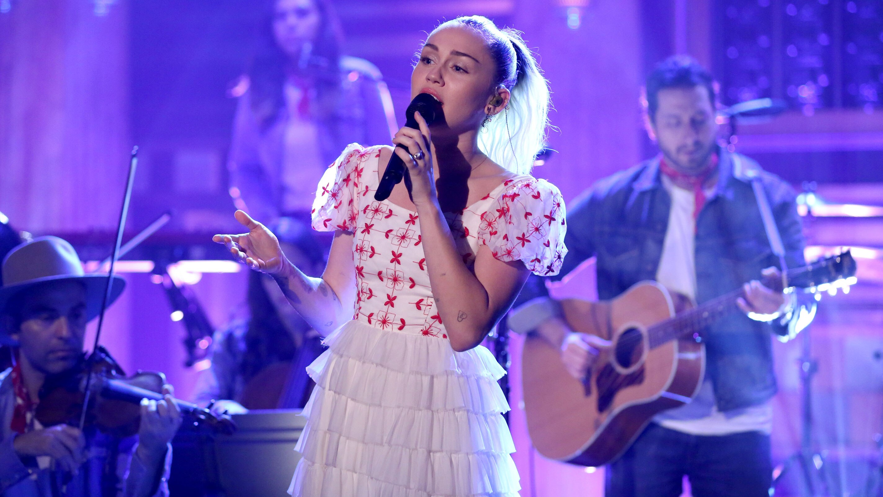 Watch The Tonight Show Starring Jimmy Fallon Highlight: Miley Cyrus ...