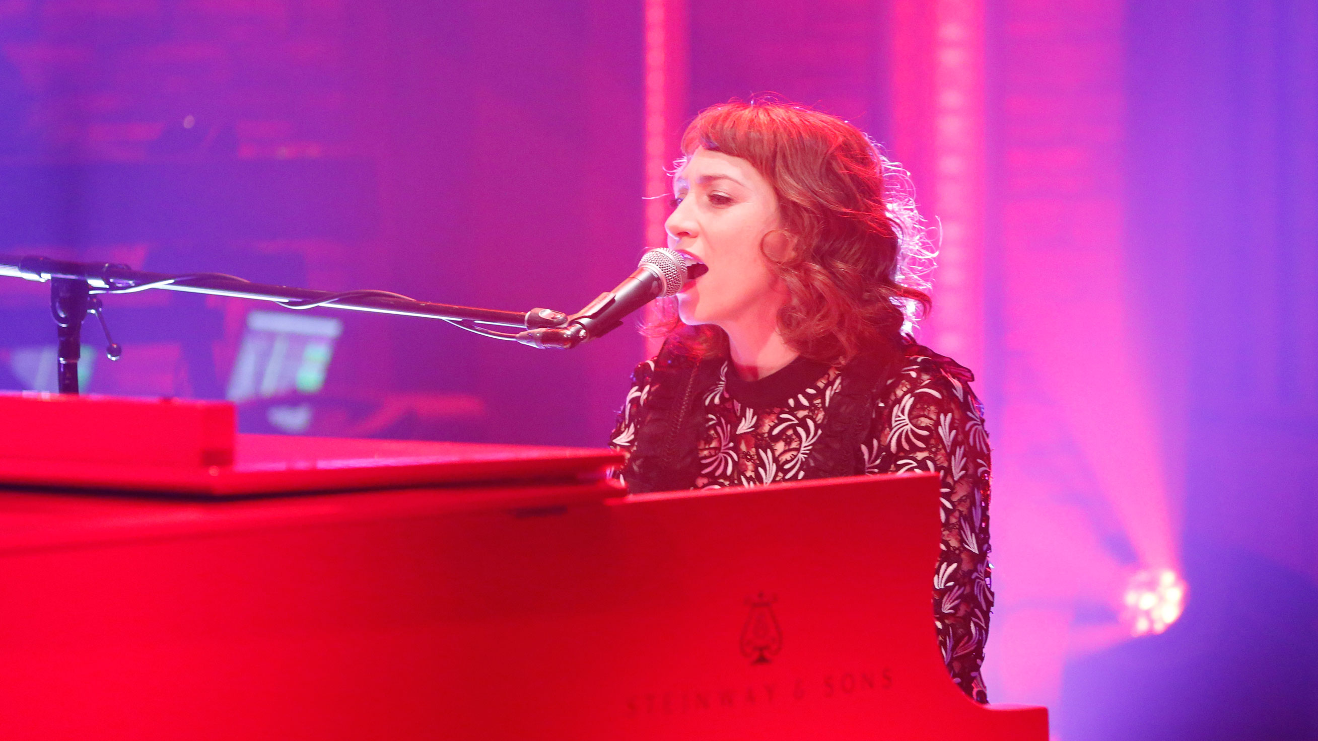 Watch Late Night with Seth Meyers Highlight: Regina Spektor: "The ...