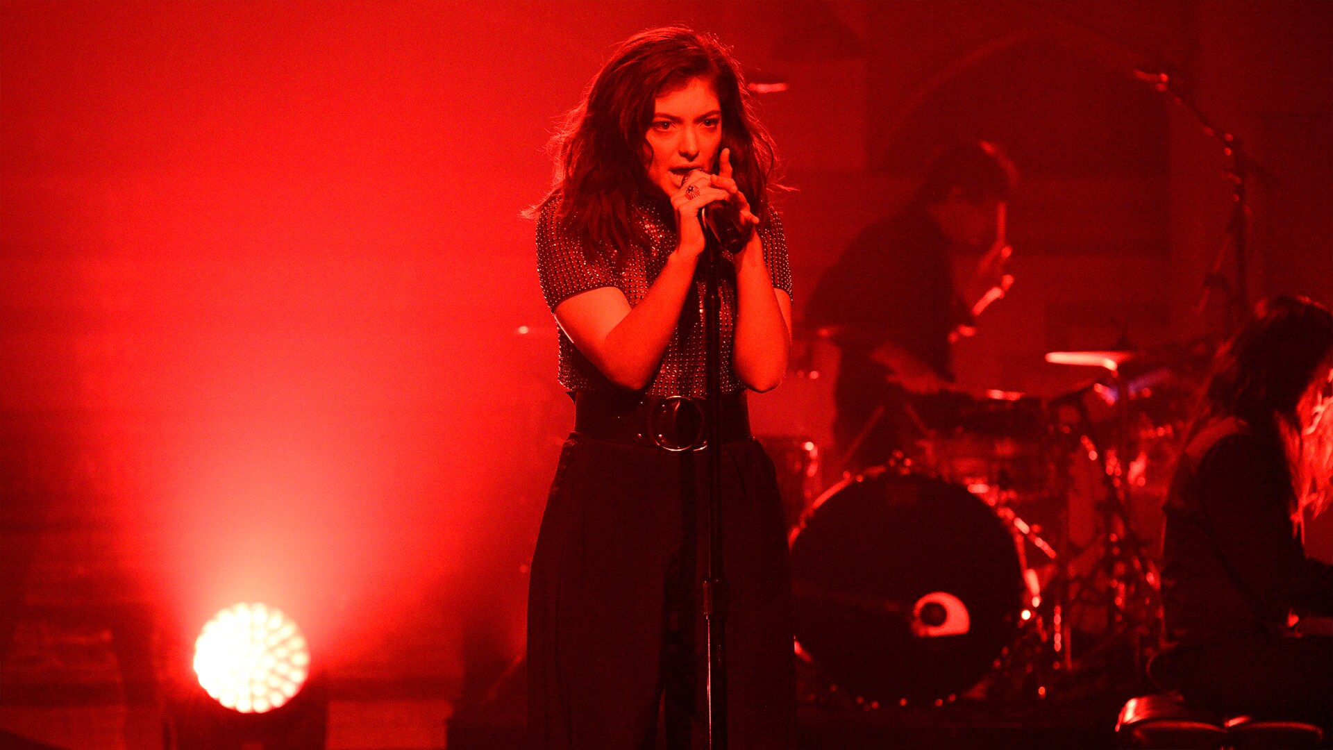 Watch Saturday Night Live Highlight: Lorde: Green Light - NBC.com
