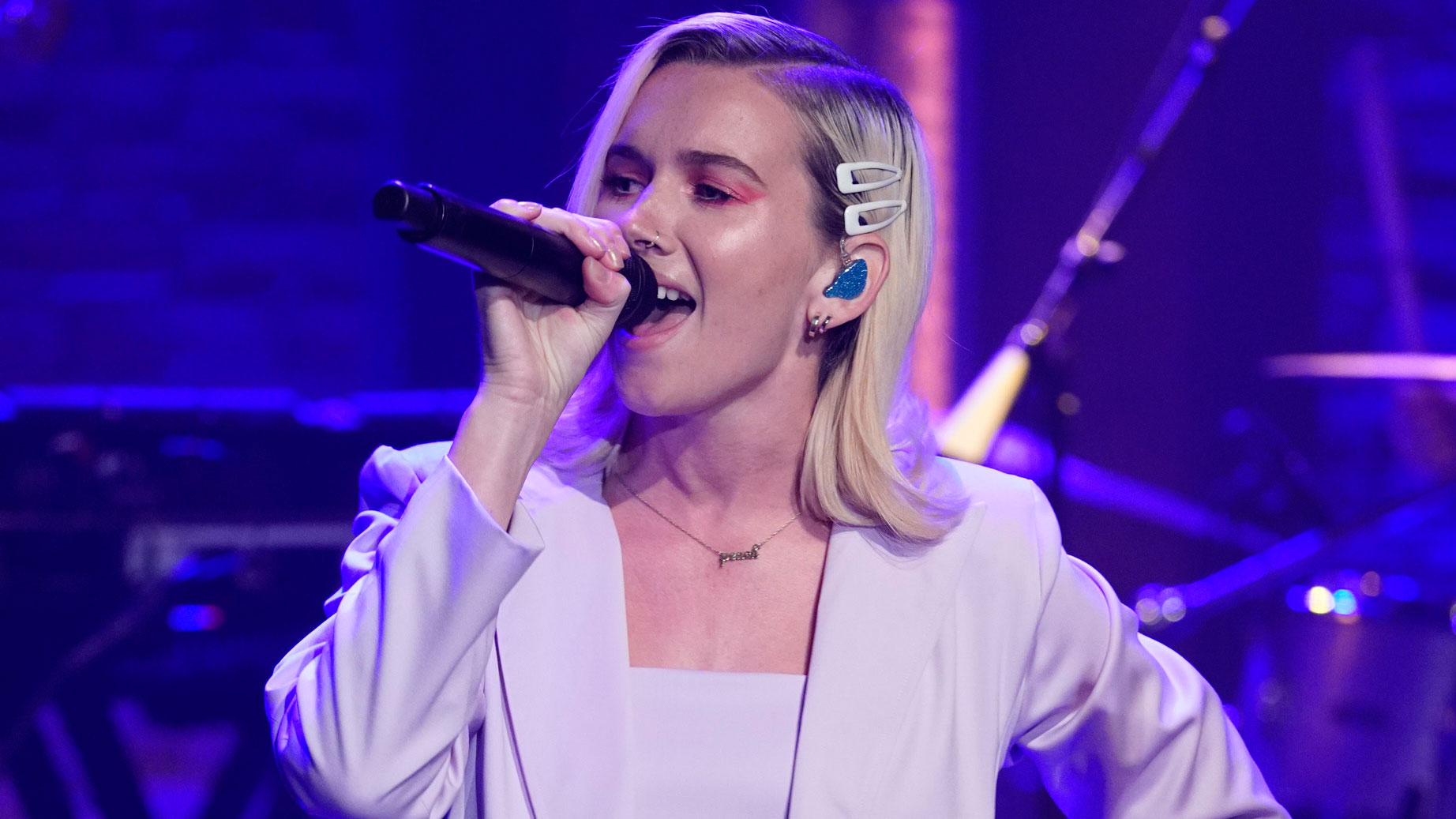 Watch Late Night with Seth Meyers Highlight: Broods: Peach - NBC.com