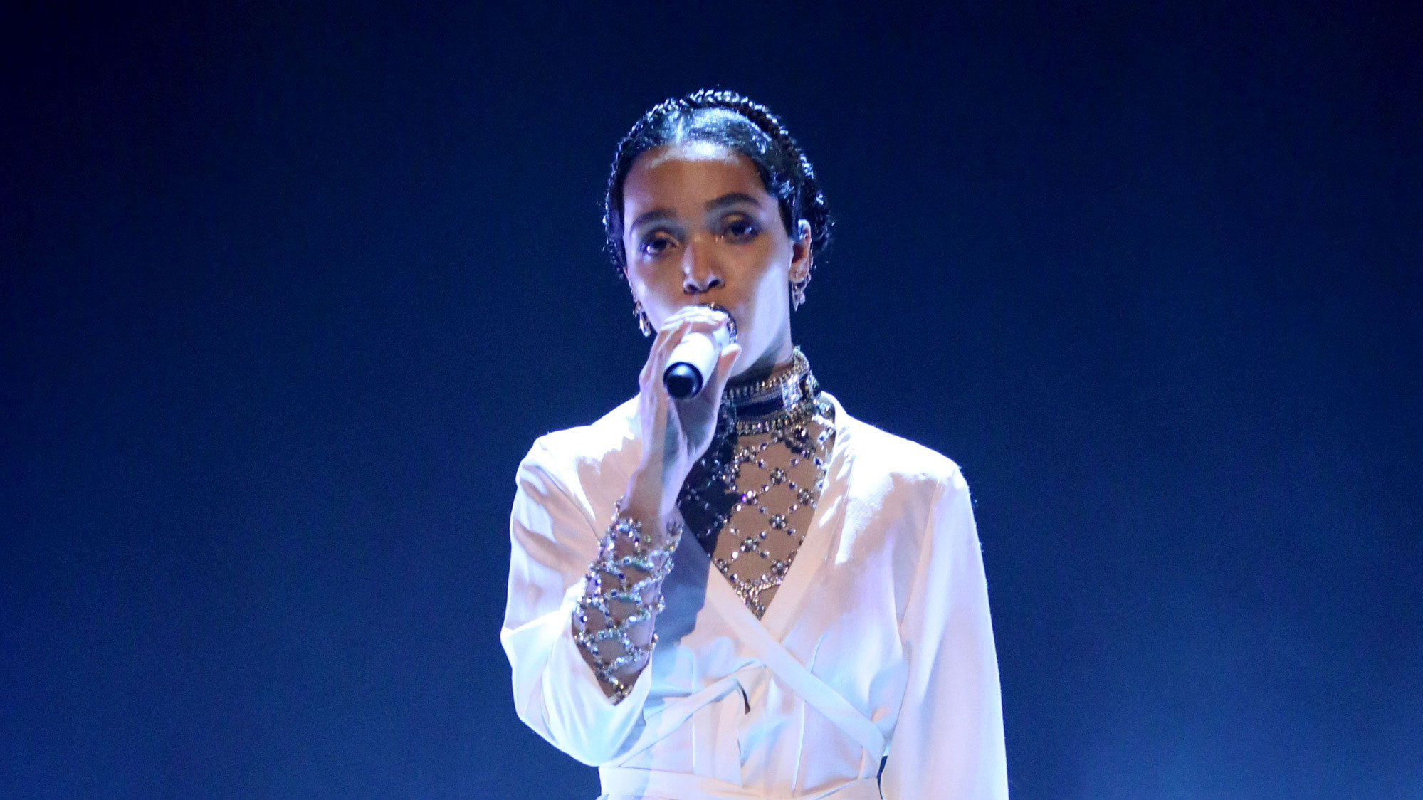 Watch The Tonight Show Starring Jimmy Fallon Highlight: FKA twigs: Good ...