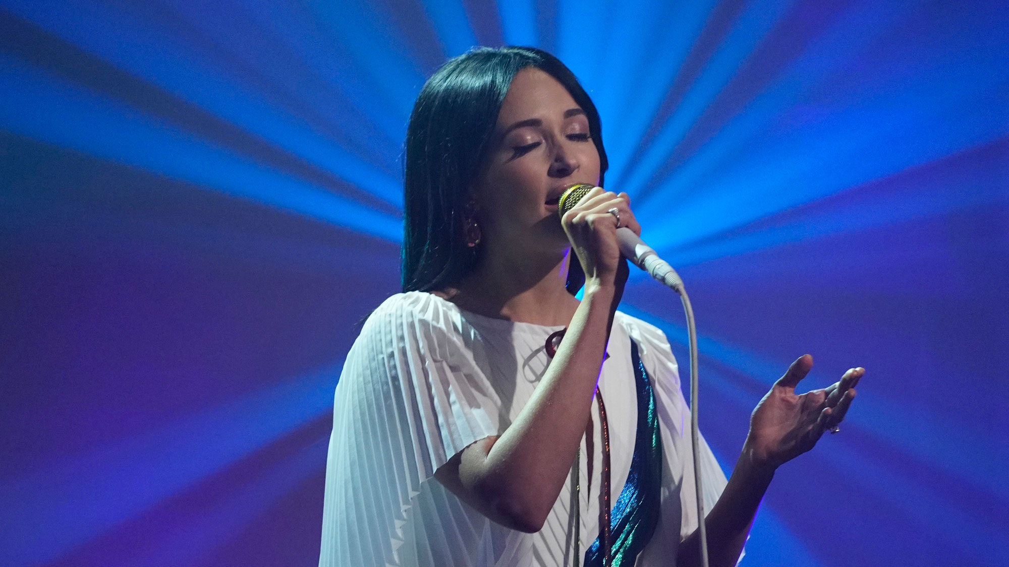 Watch Late Night with Seth Meyers Highlight: Kacey Musgraves: Rainbow ...