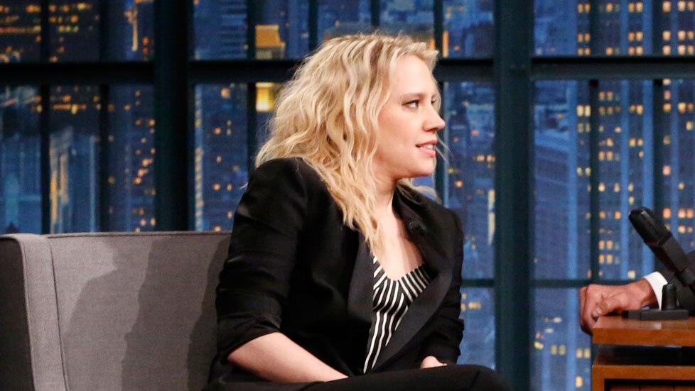 Watch Late Night with Seth Meyers Interview: Kate McKinnon Got Shanked ...