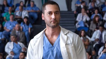 Watch New Amsterdam Sneak Peek: Dr. Max Goodwin Is Here to Change the ...