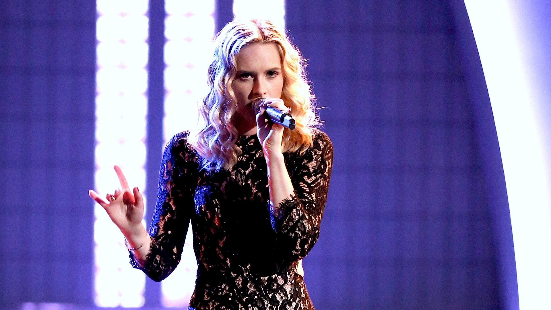 Watch The Voice Highlight: Hannah Huston: "Rolling in the Deep" - NBC.com