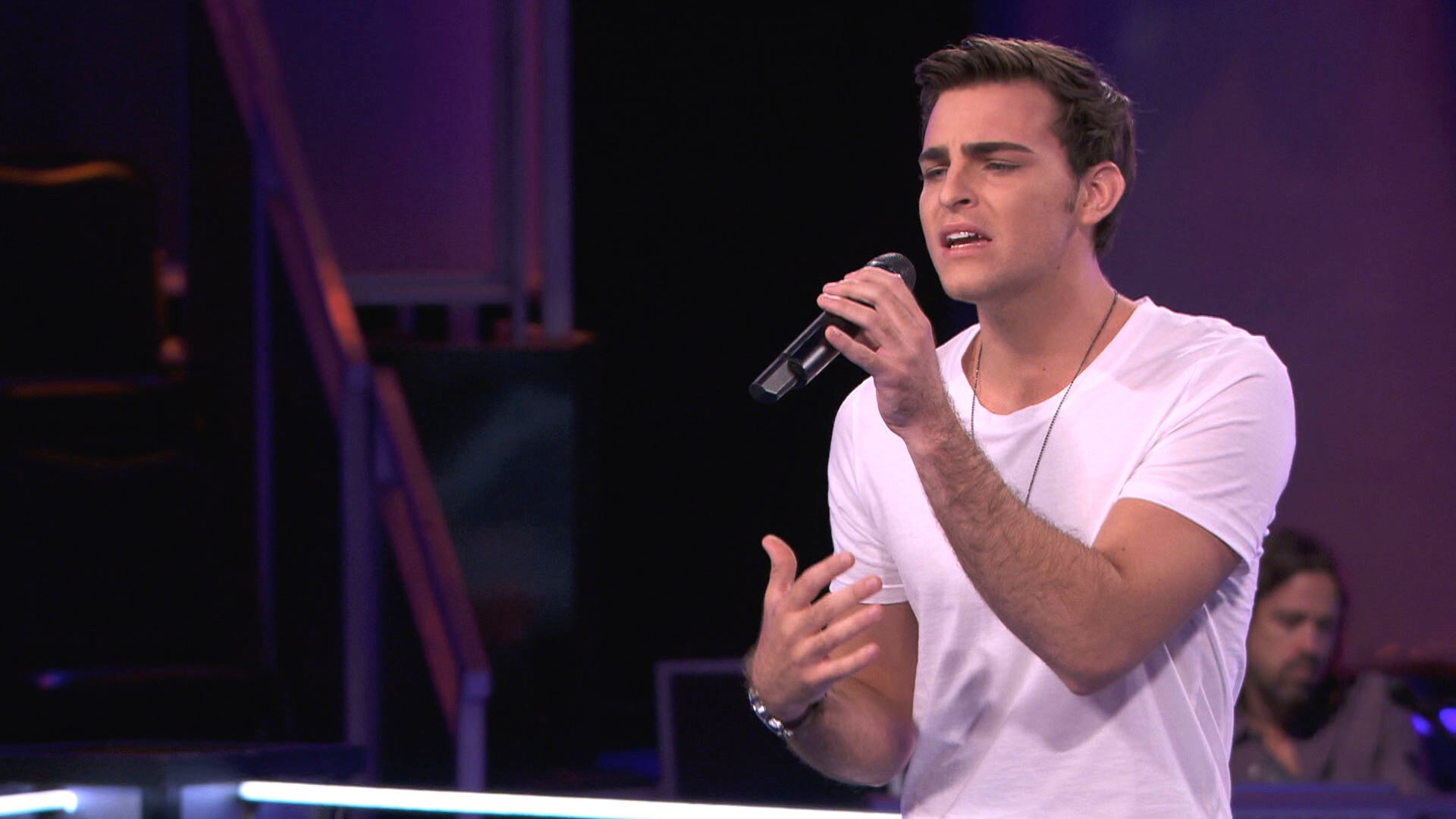 Watch The Voice Sneak Peek: Sneak Peek: Ricky Manning's Laser Focus ...