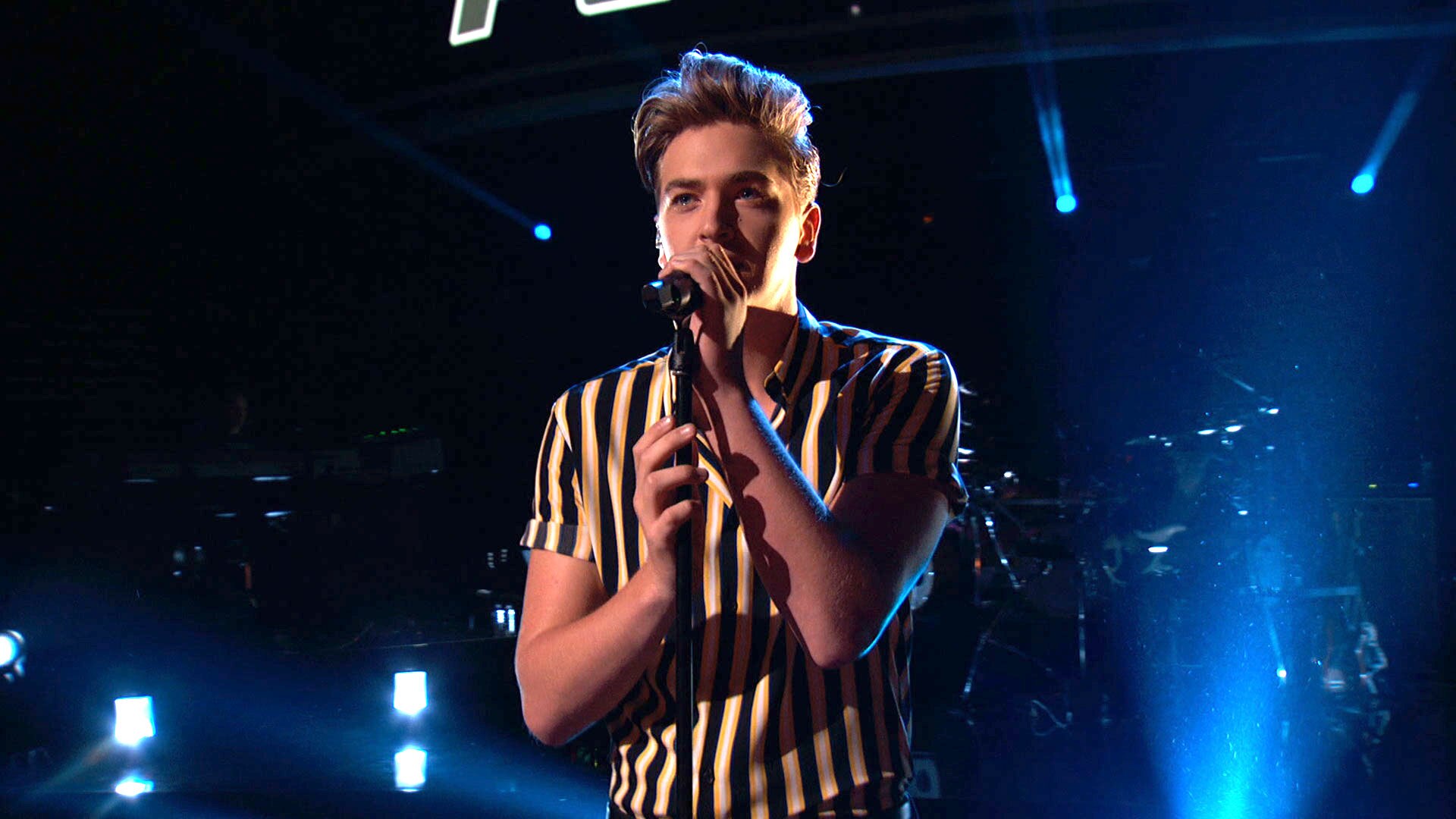 Watch The Voice Sneak Peek: Sneak Peek: Noah Mac: "In the Air Tonight ...