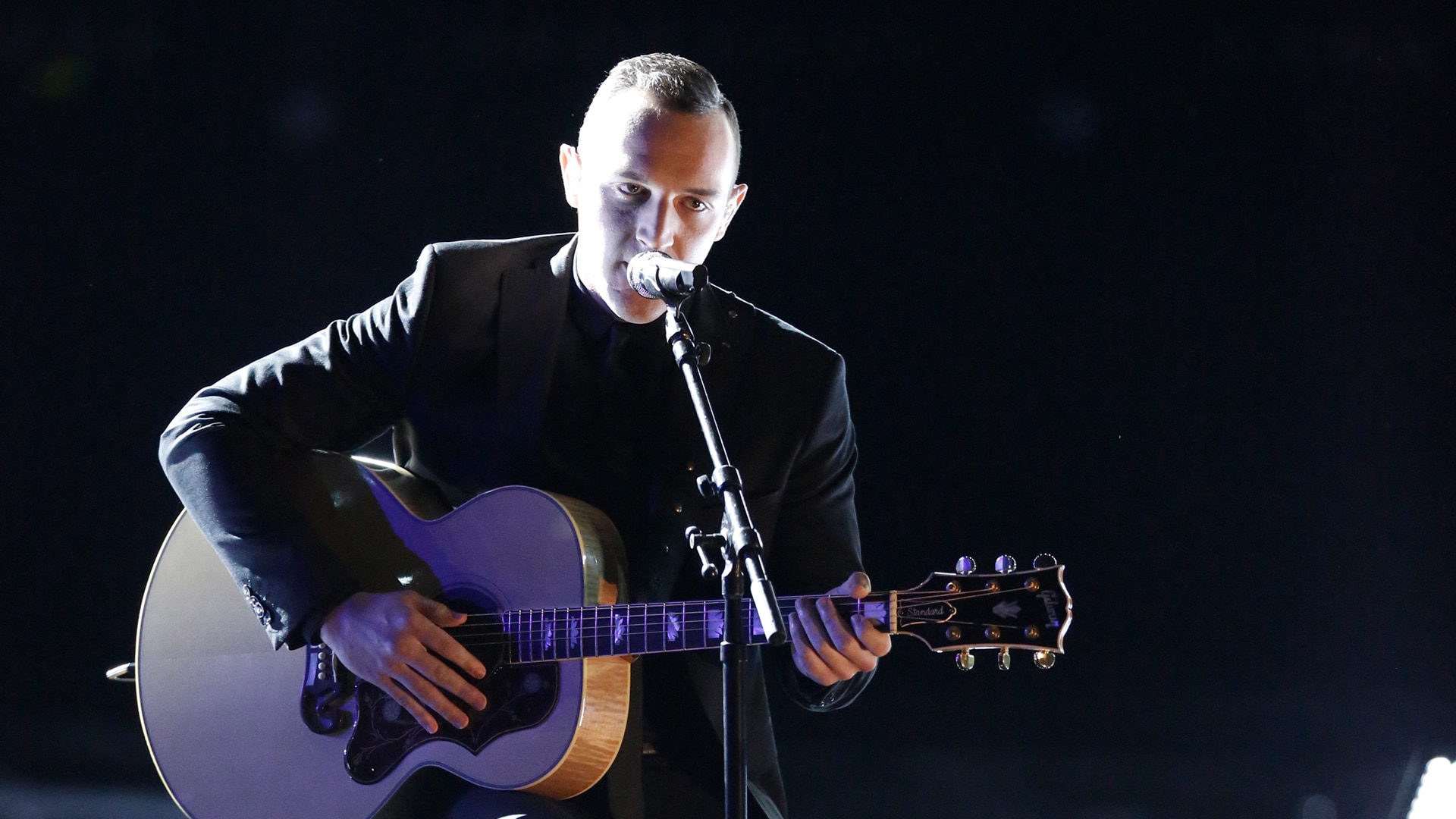 Watch The Voice Highlight: Aaron Gibson: "Hurt" - NBC.com