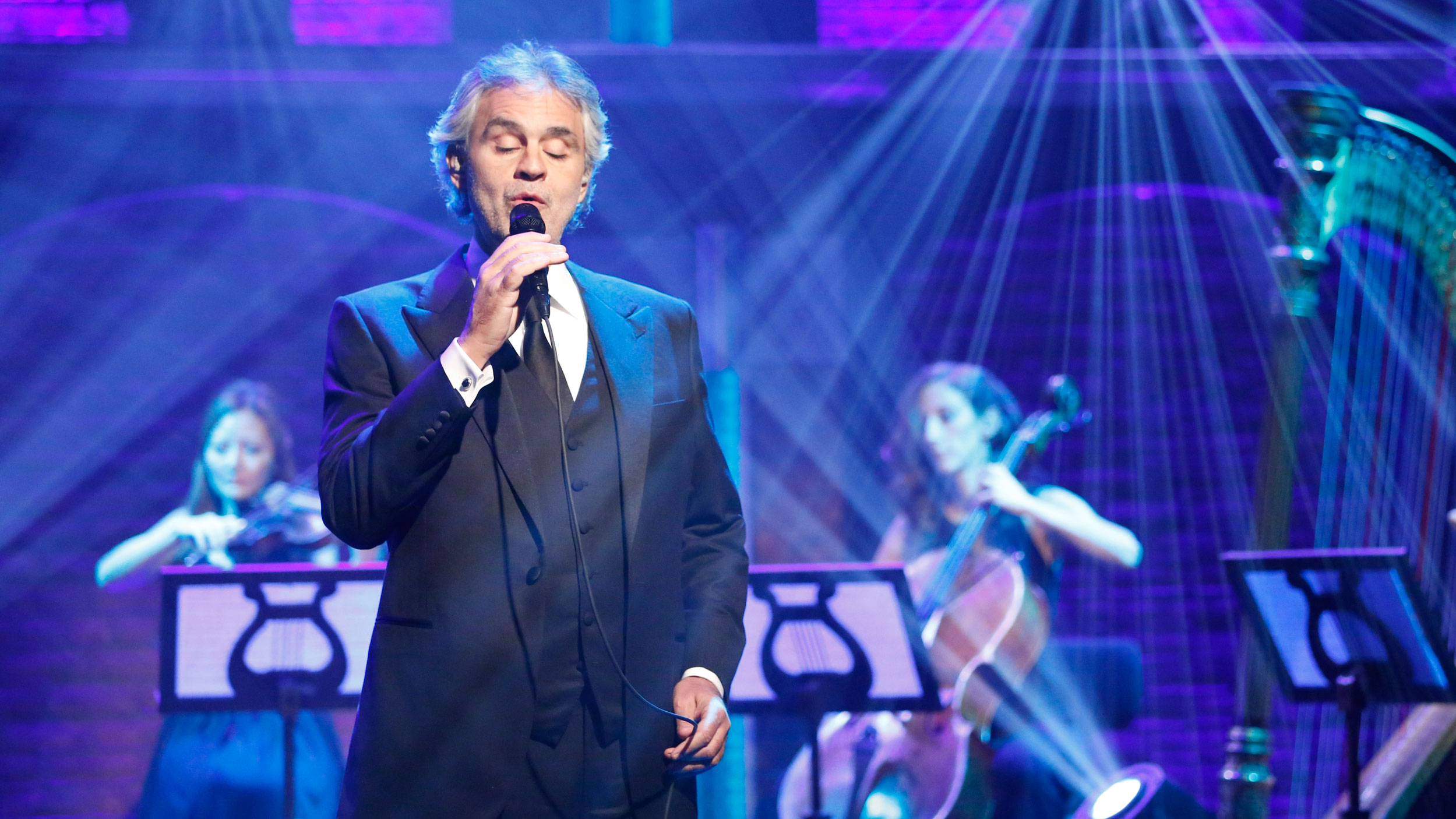 Watch Late Night with Seth Meyers Highlight: Andrea Bocelli Performance ...