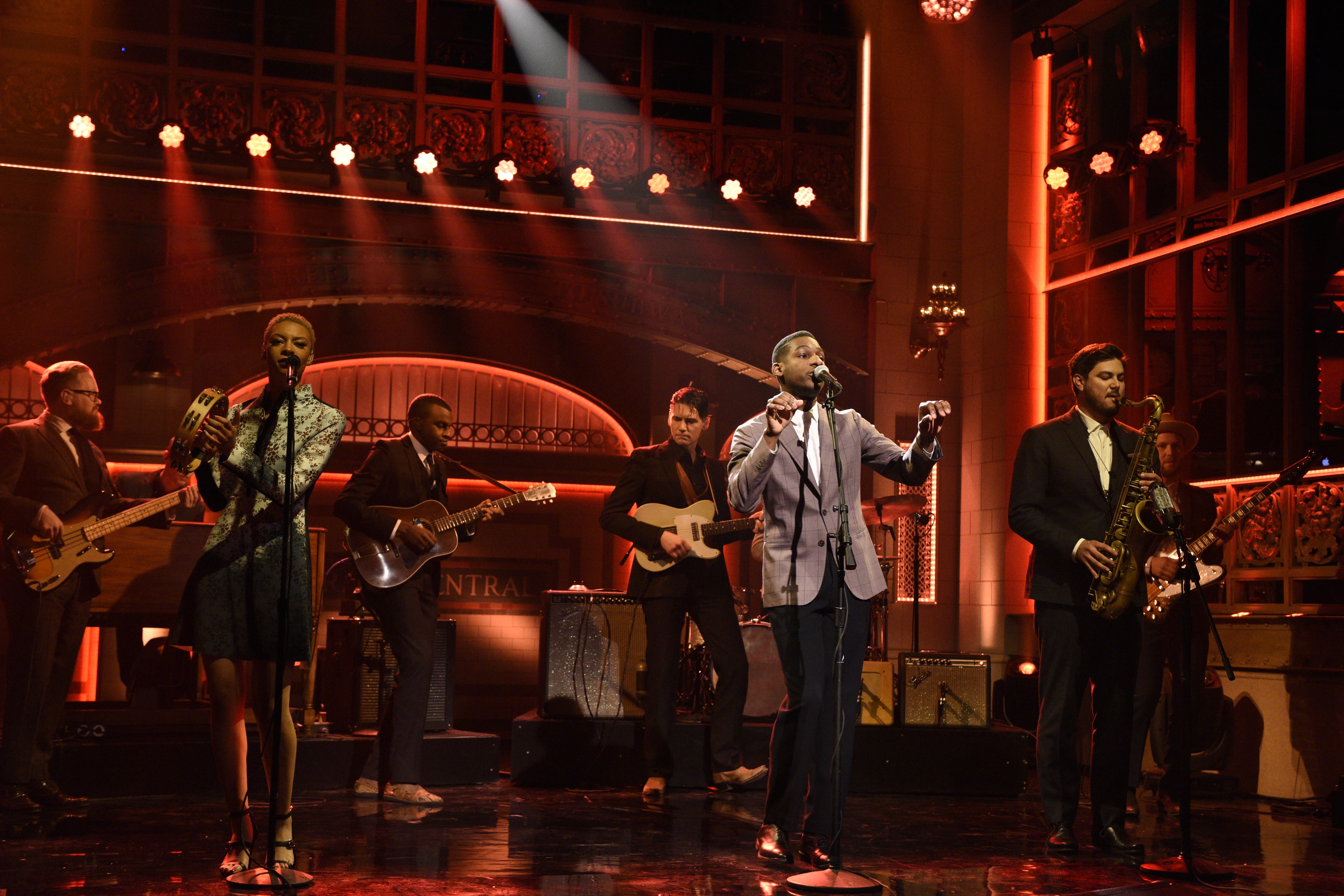 Saturday Night Live: From the Set: Ryan Gosling and Leon Bridges Photo ...