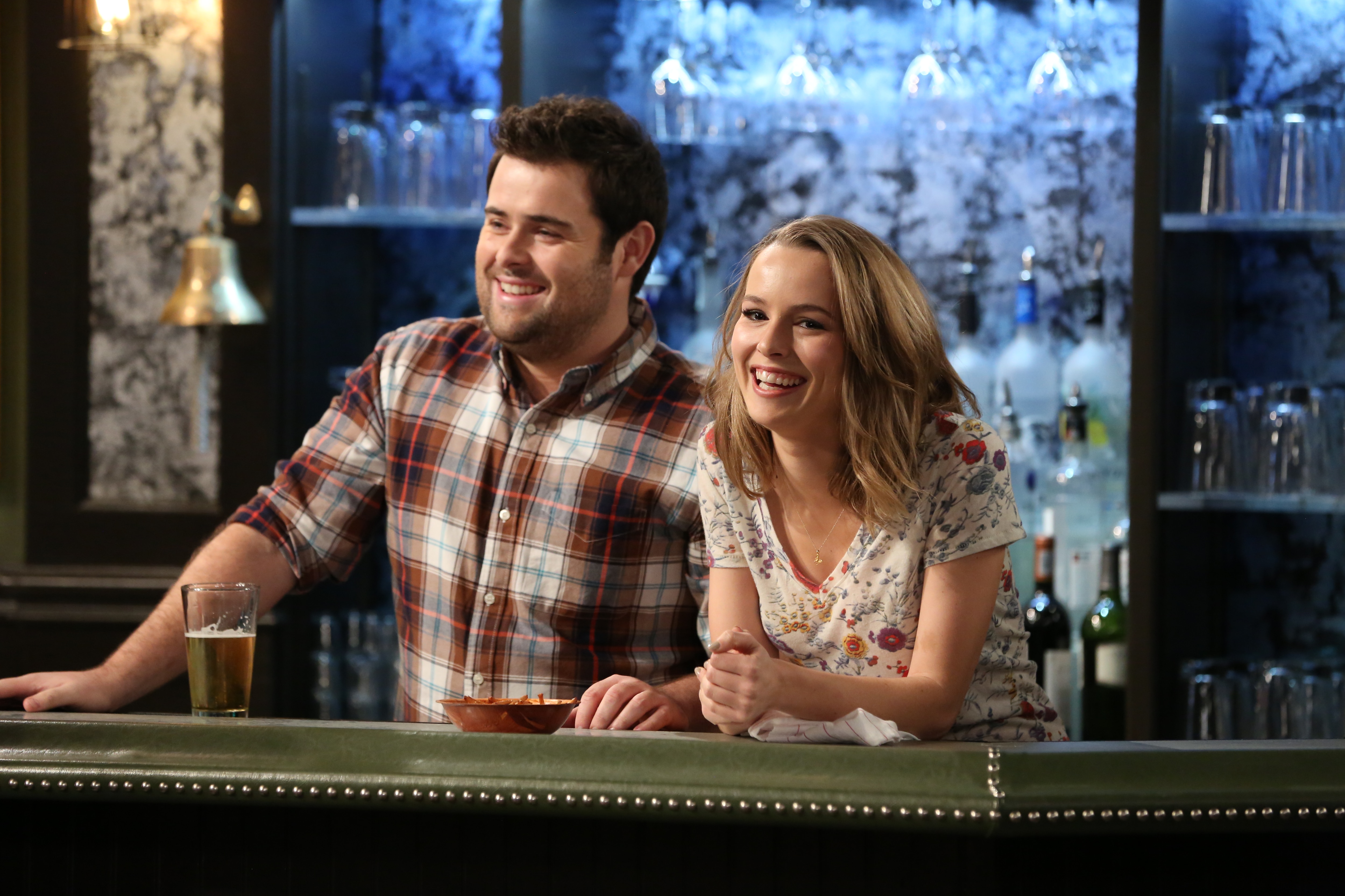 Undateable: Behind the Scenes: Candace's Boyfriend Walks into a Bar ...