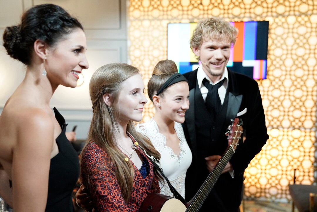 America's Got Talent: Behind the Scenes: Live Show 2 Photo: 2908503 ...