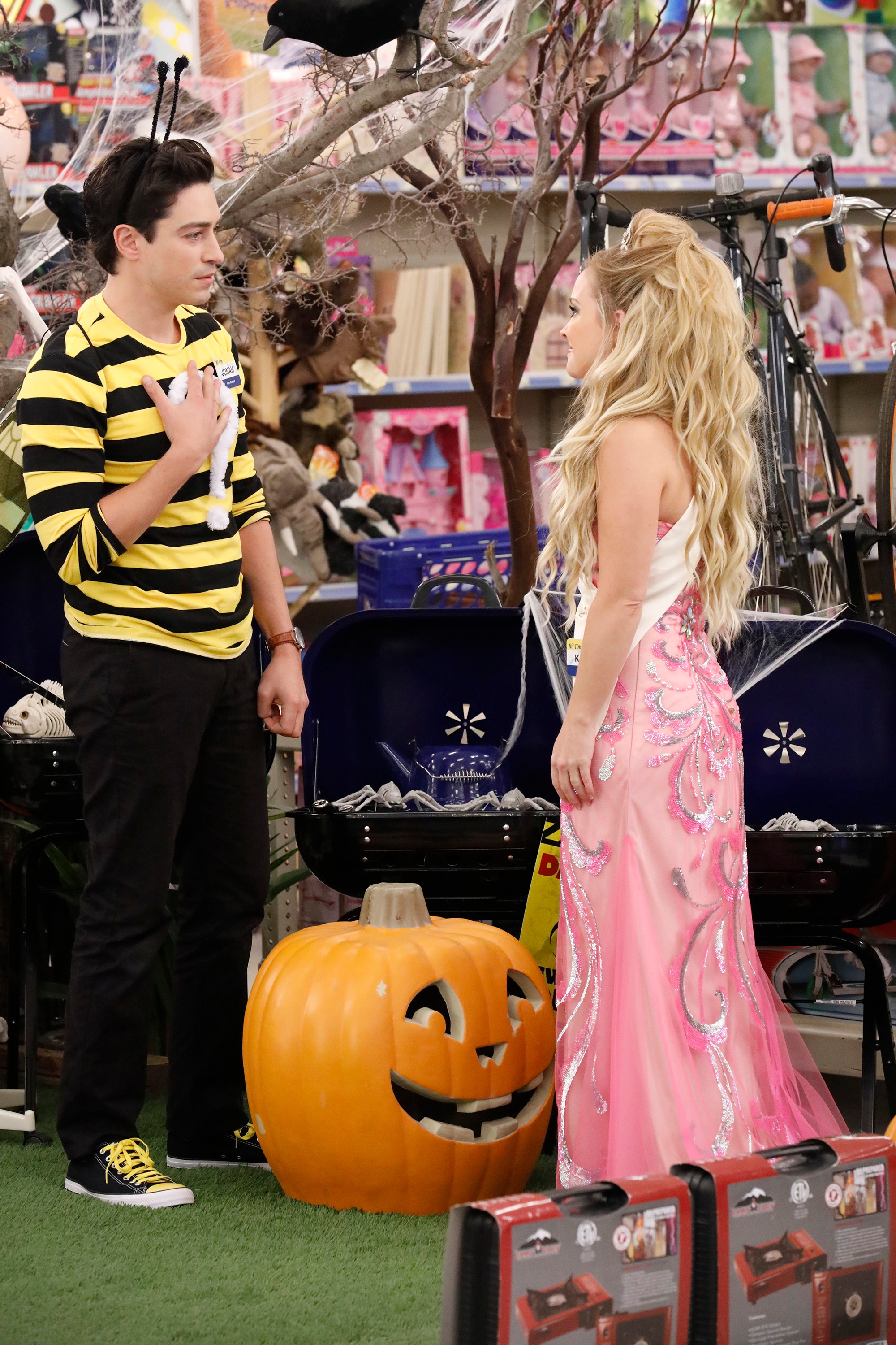 Superstore: Sal Is Dead Photo: 3034118 - NBC.com