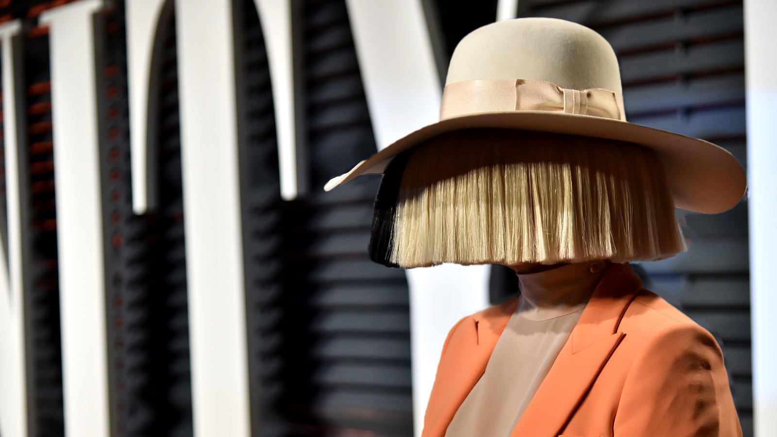 Cia Singer | lupon.gov.ph