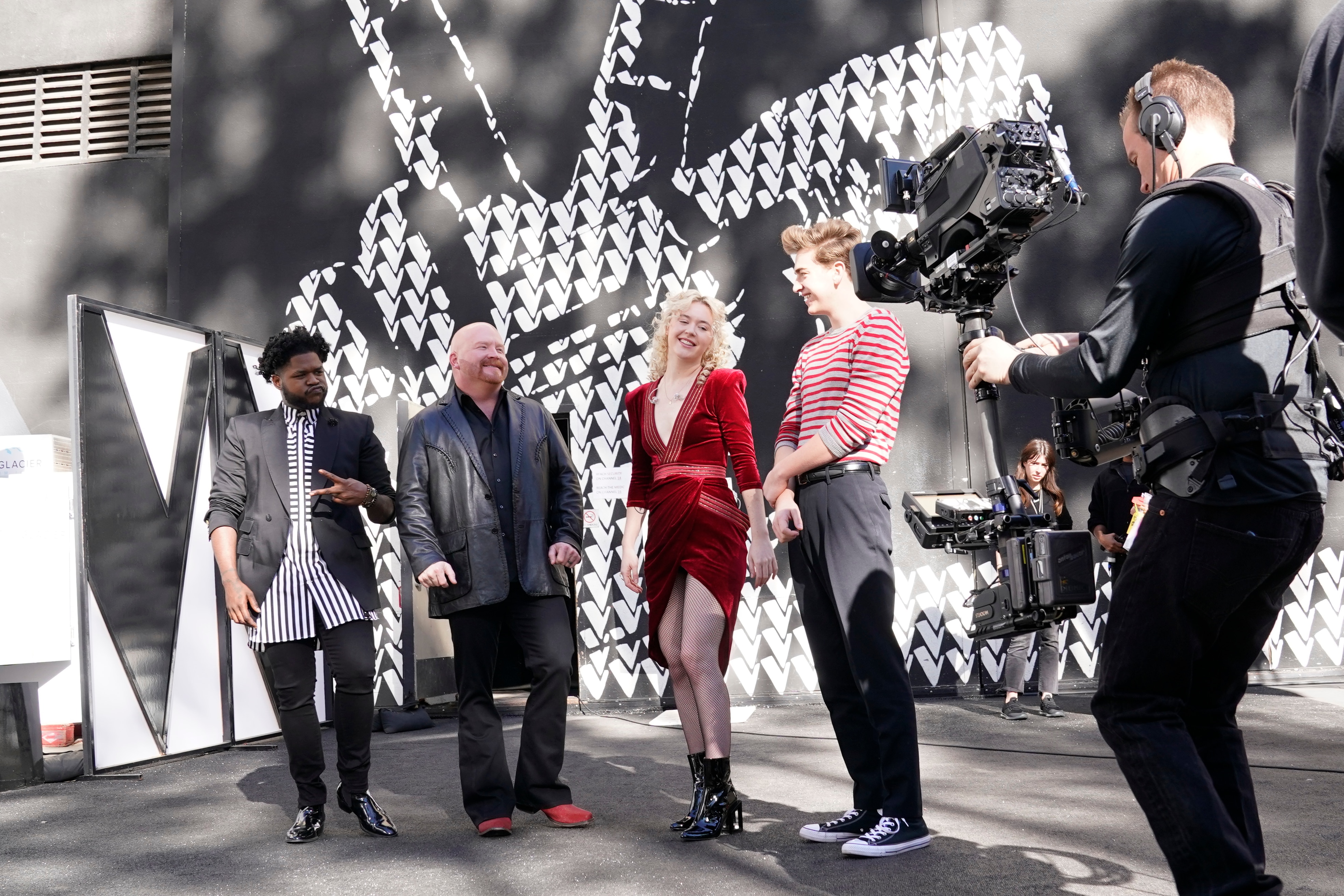 The Voice: Behind the Scenes: Live Top 8 Performances Photo: 3042461 ...