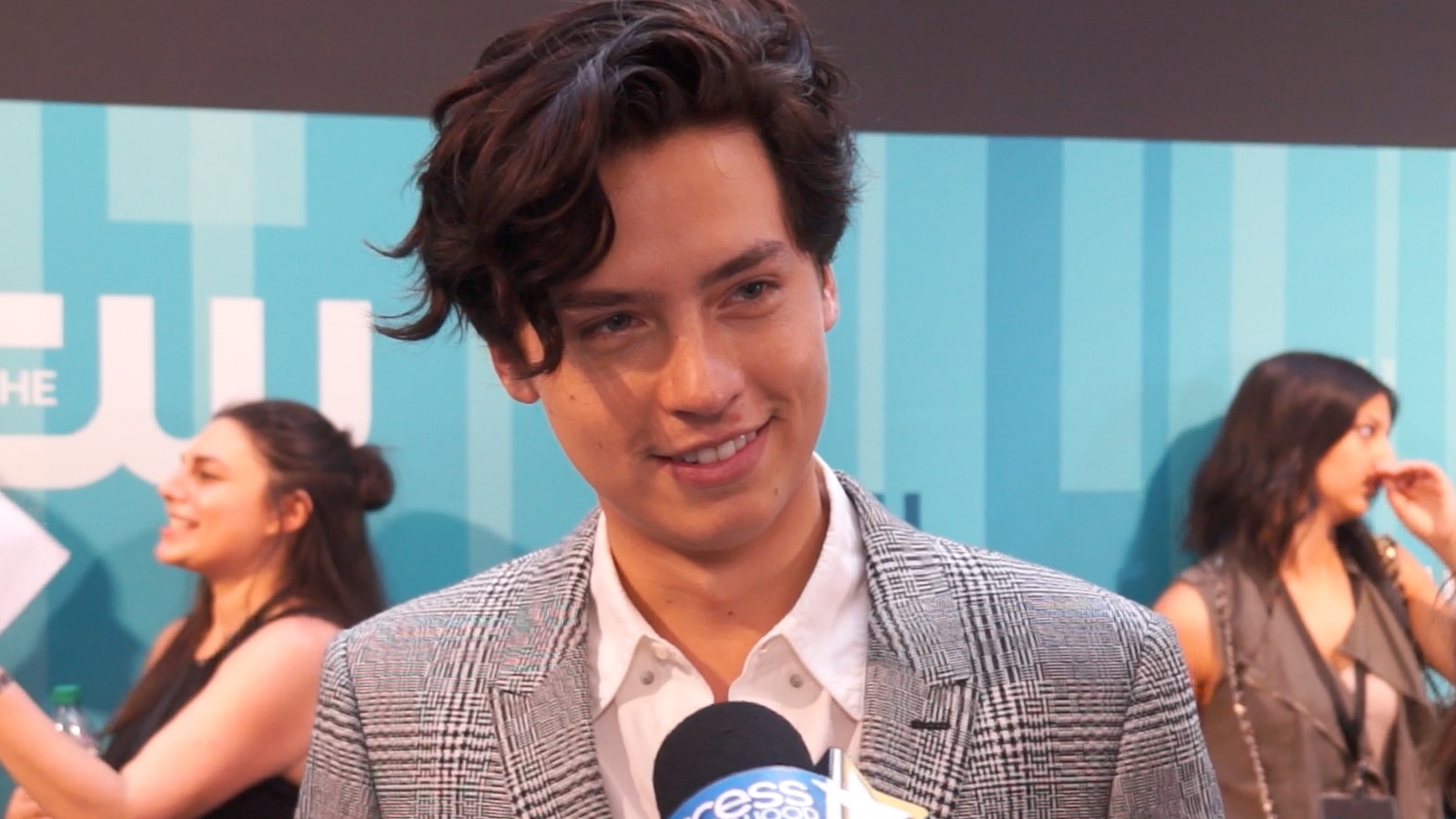 Watch Access Hollywood Interview Riverdales Cole Sprouse On Jughead