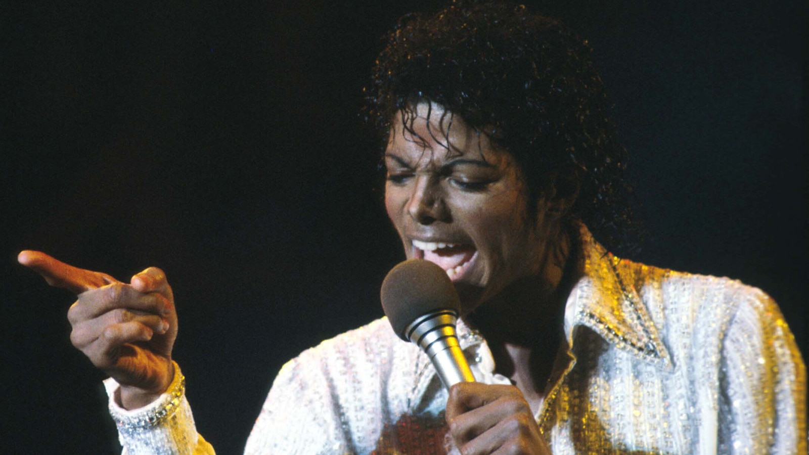 Watch Access Hollywood Interview: Michael Jackson: Remembering The King ...
