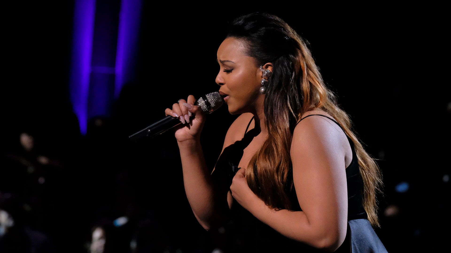 Watch The Voice Highlight: Sharane Calister: "Hero" - NBC.com