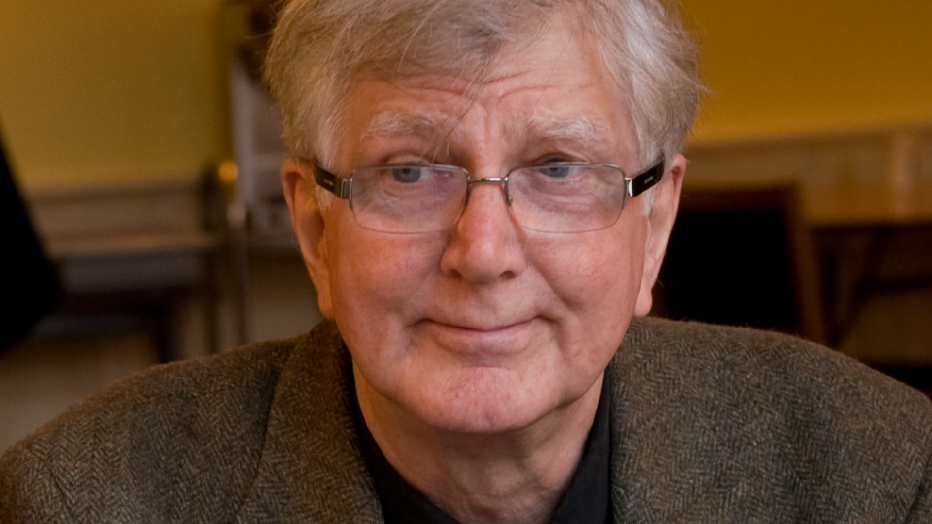 Watch Access Hollywood Interview: Stephen Moore, 'Hitchhiker's Guide To ...