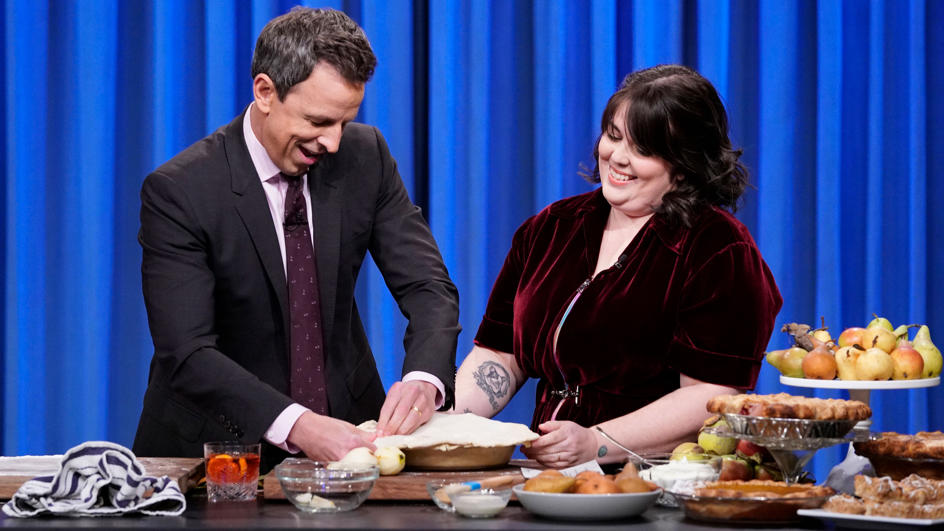 Watch Late Night with Seth Meyers Highlight: Nicole Rucker Bakes a Pear ...