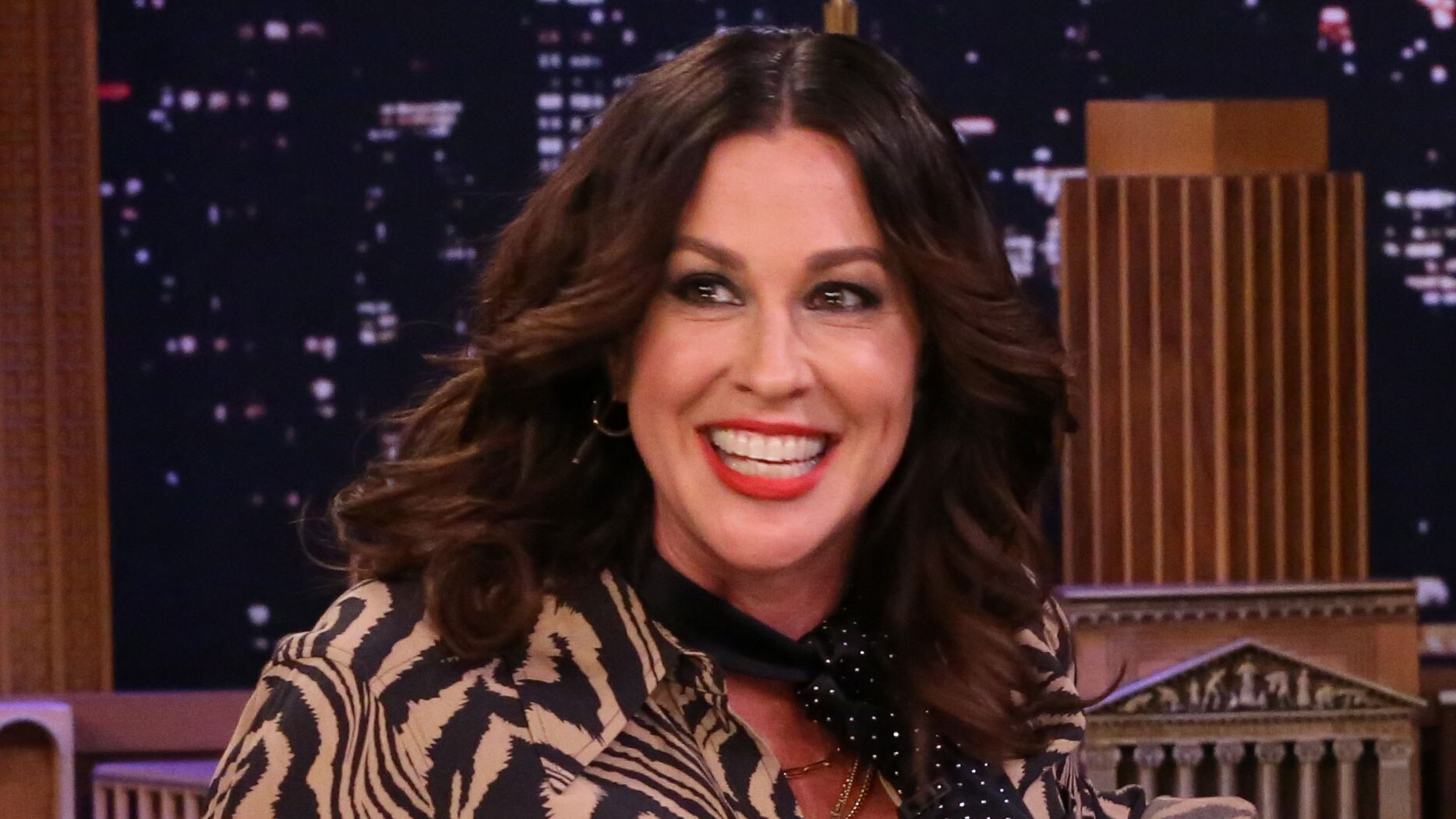 Watch The Tonight Show Starring Jimmy Fallon Interview Alanis Morissette S Legendary Jagged