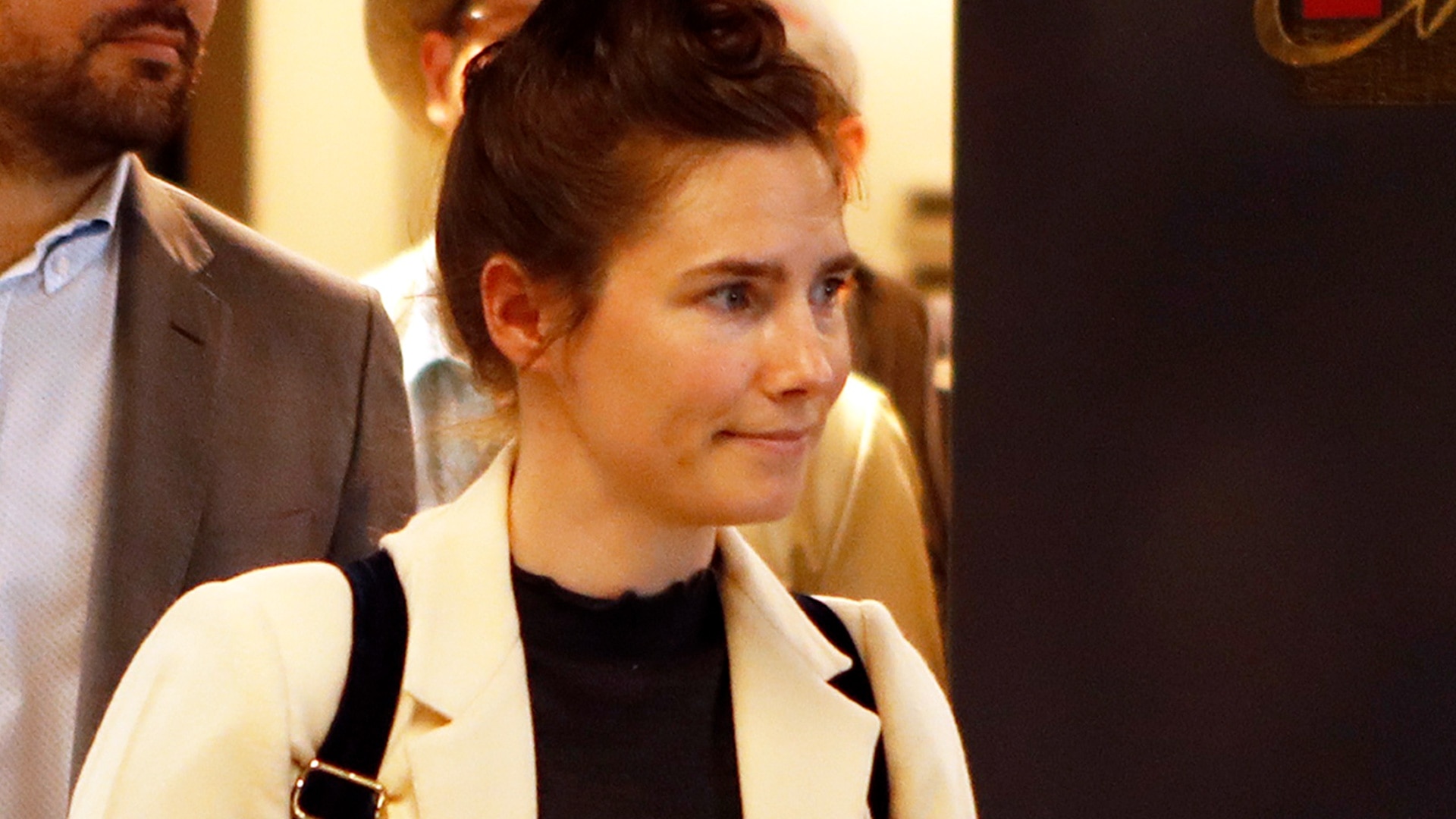 Watch Access Hollywood Interview: Amanda Knox Lands In Italy For The ...