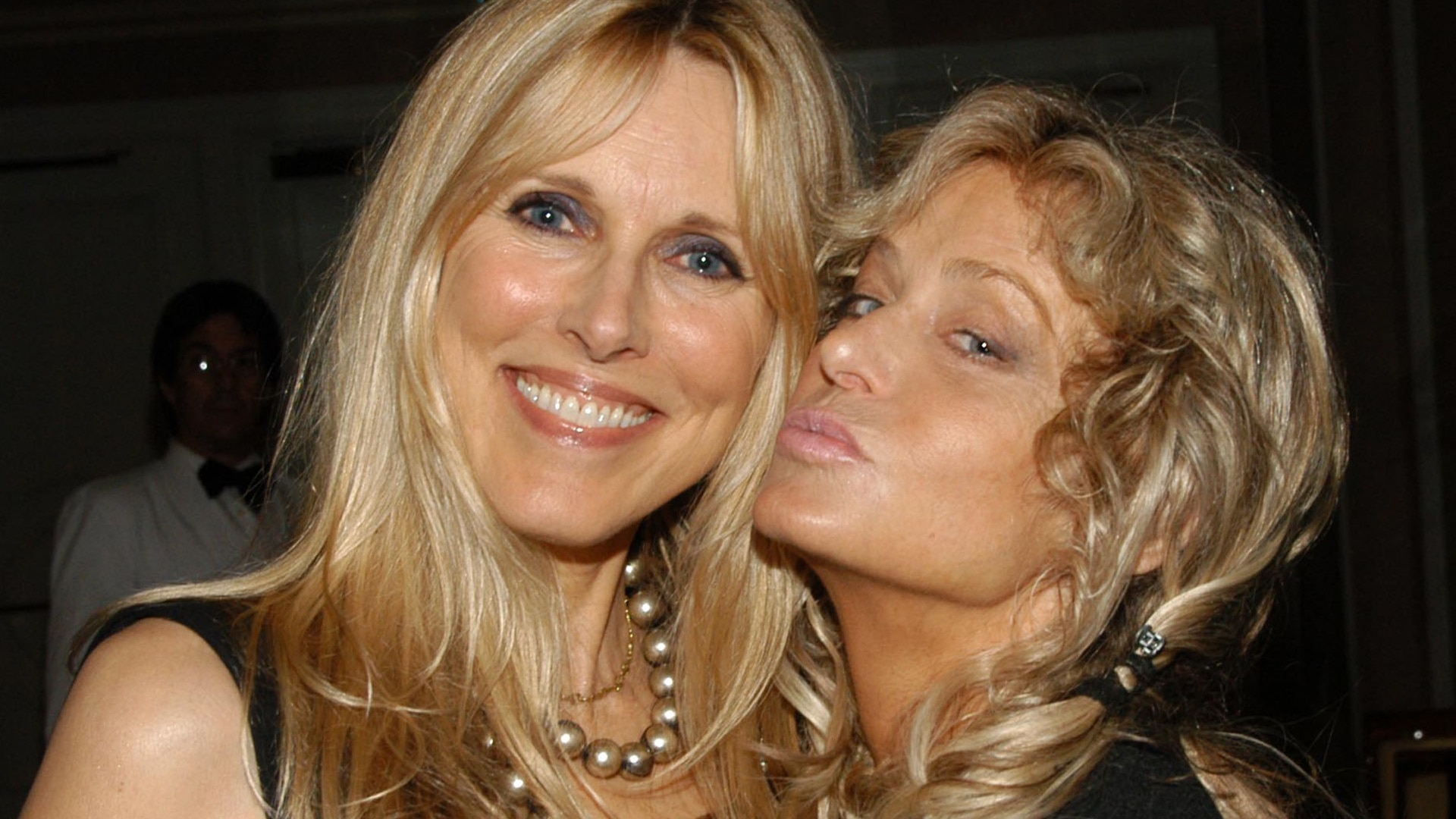 Watch Access Hollywood Interview: Alana Stewart Remembers Farrah ...