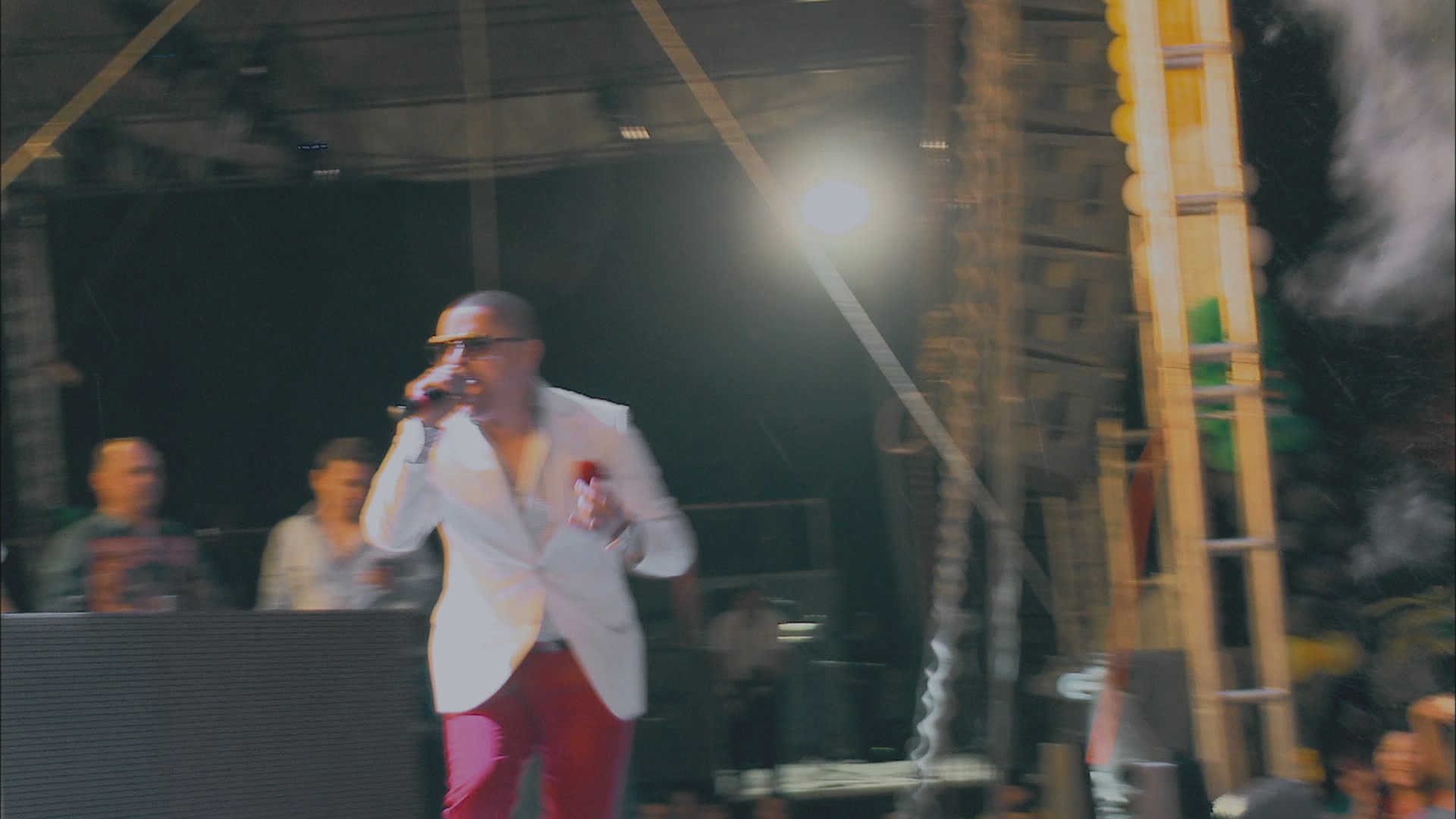 Watch Larrymania Episode: Cuando El Río Suena… - NBC.com