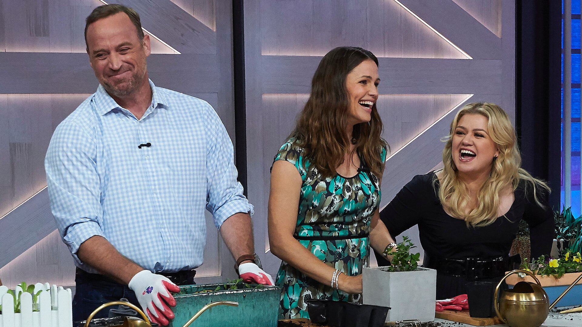 Watch The Kelly Clarkson Show - Official Website Highlight: Jennifer ...