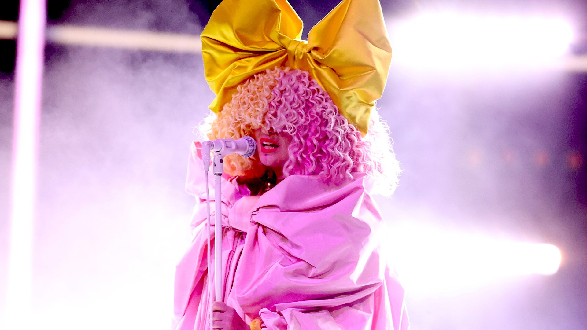 Watch Billboard Music Awards Highlight: Sia Delivers an Emotional ...