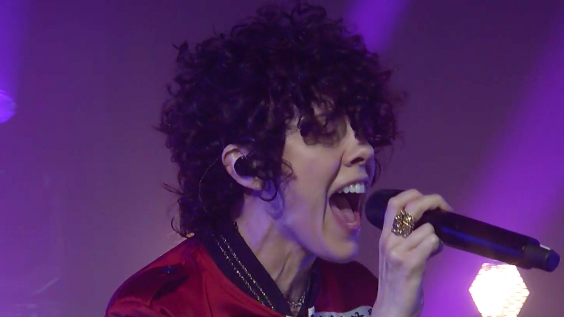 Watch Late Night with Seth Meyers Highlight: LP: The One That You Love ...