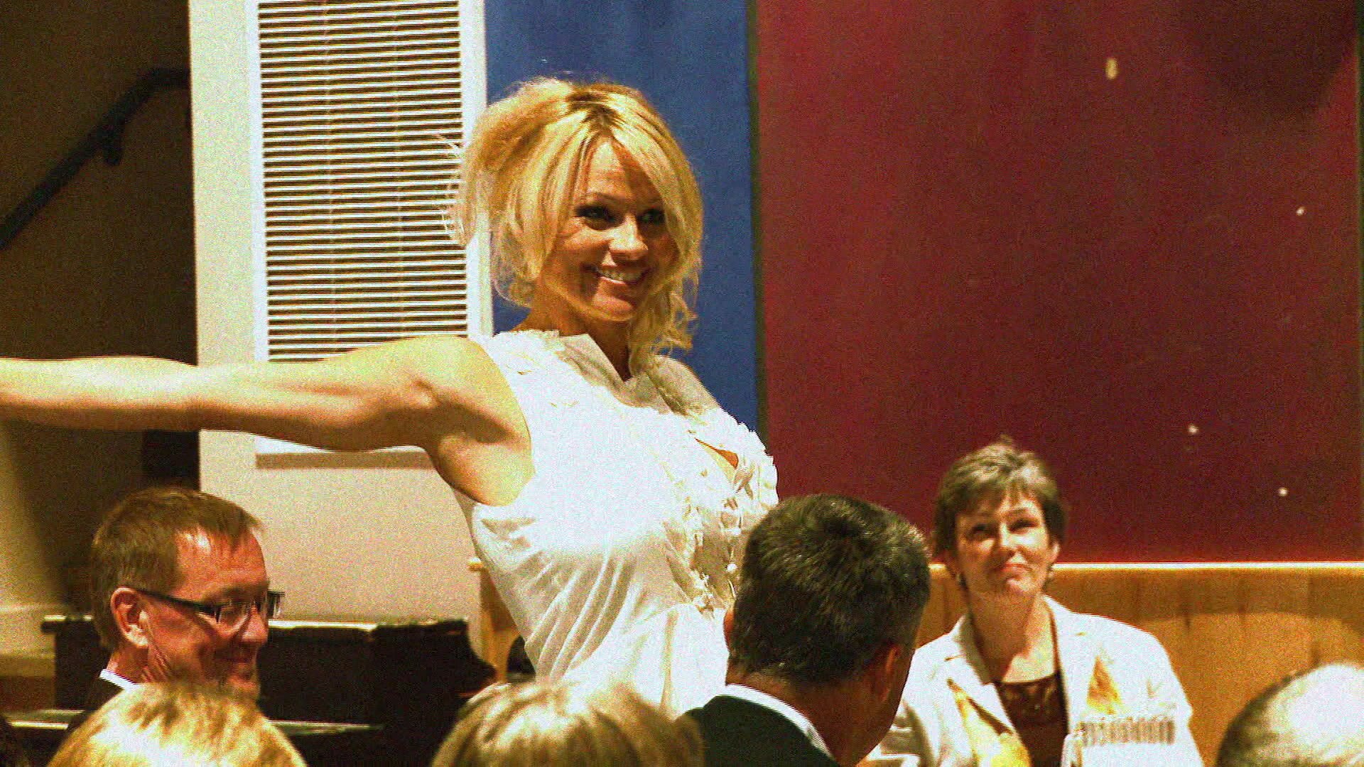 Watch Pam: Girl On The Loose Episode: Canadians Do It Better - NBC.com