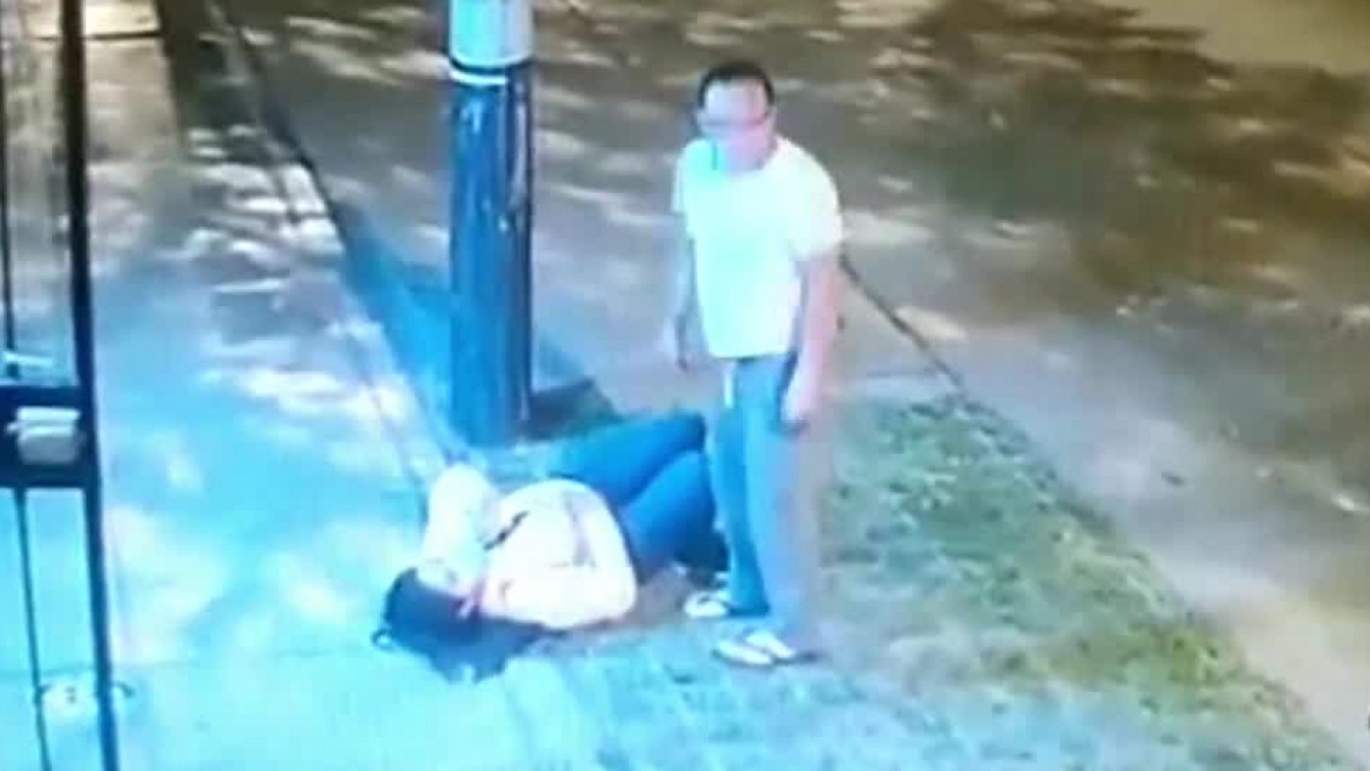 Watch Al Rojo Vivo Highlight Captan A Un Hombre Golpeando A Su Pareja