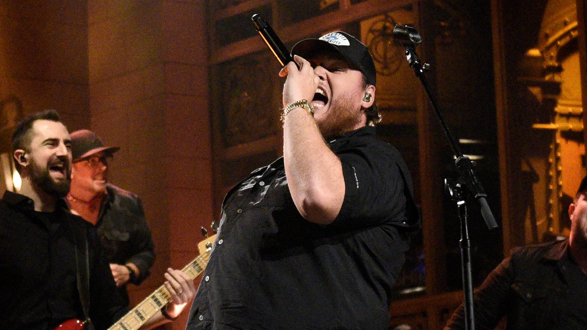 Watch Saturday Night Live Highlight: Luke Combs: Beer Never Broke My ...